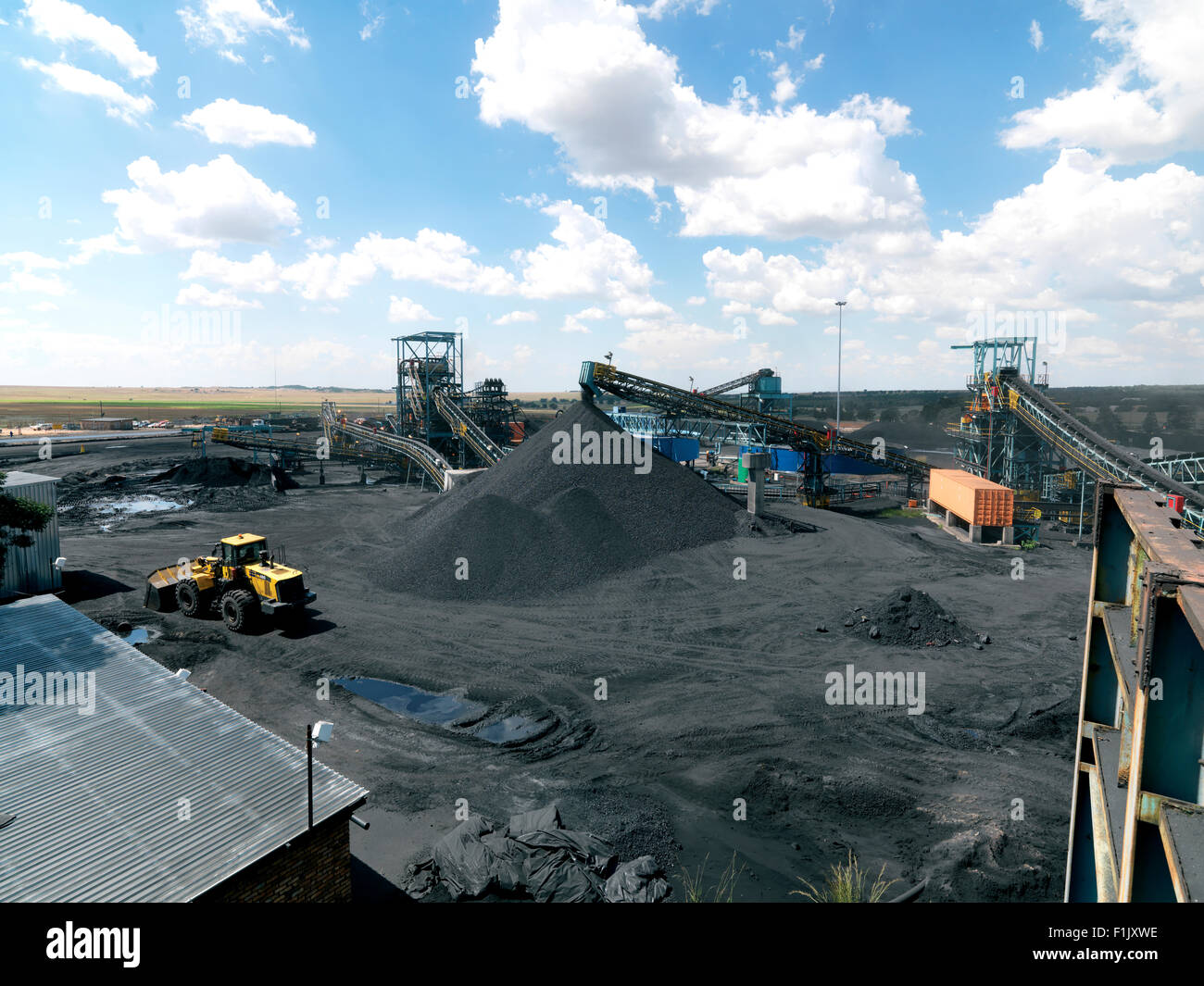 Sortieren und ordnen die Kohle für die Sammlung, Palesa Coal Mine ...