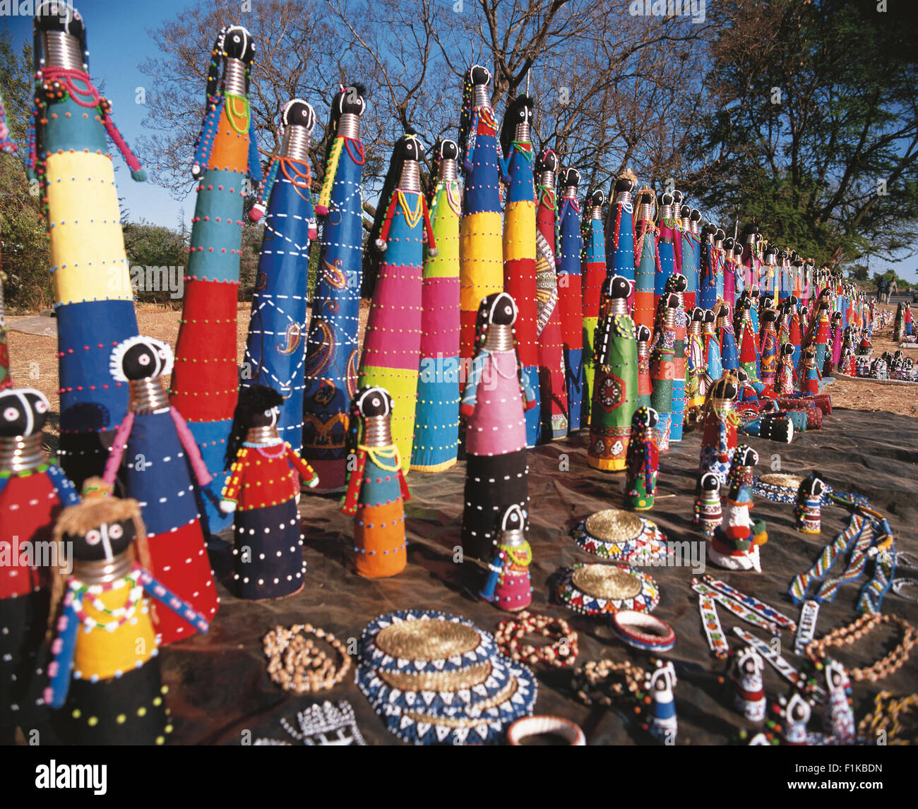 Ndebele perlenarbeiten -Fotos und -Bildmaterial in hoher Auflösung – Alamy