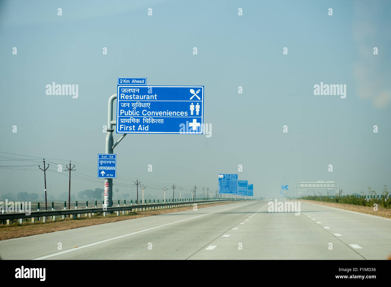 Uttar Pradesh, Indien. Agra nach Delhi; Yamuna Expressway. Leere ...