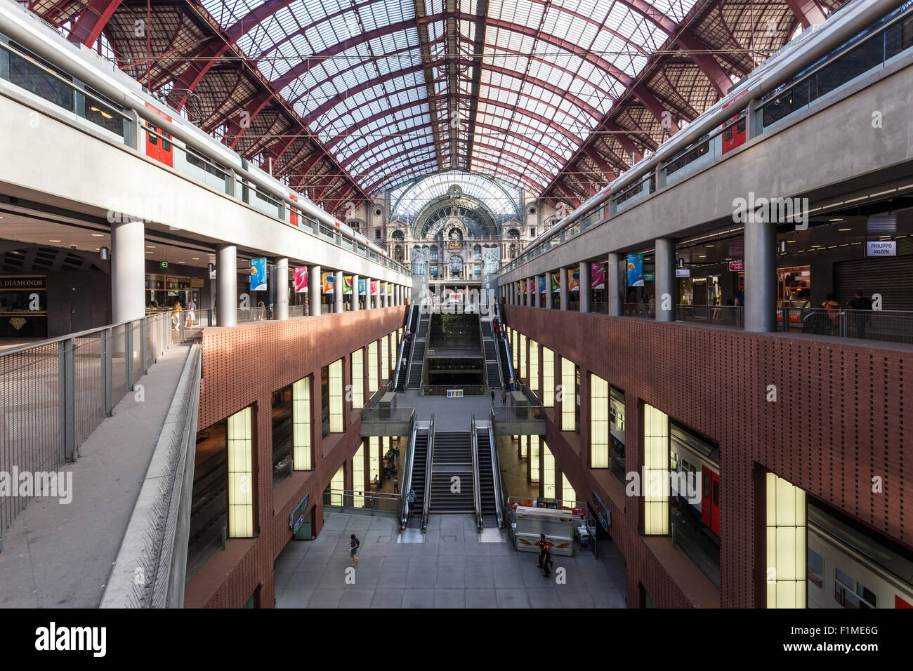 Innenraum des hauptbahnhofs antwerpen -Fotos und -Bildmaterial in hoher ...