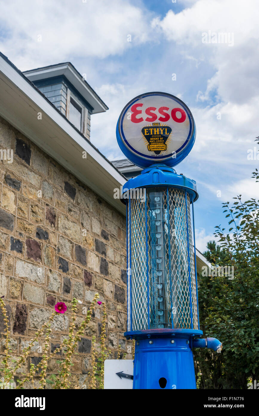 Vintage Esso Ethyl-Zapfsäule Stockfotografie - Alamy