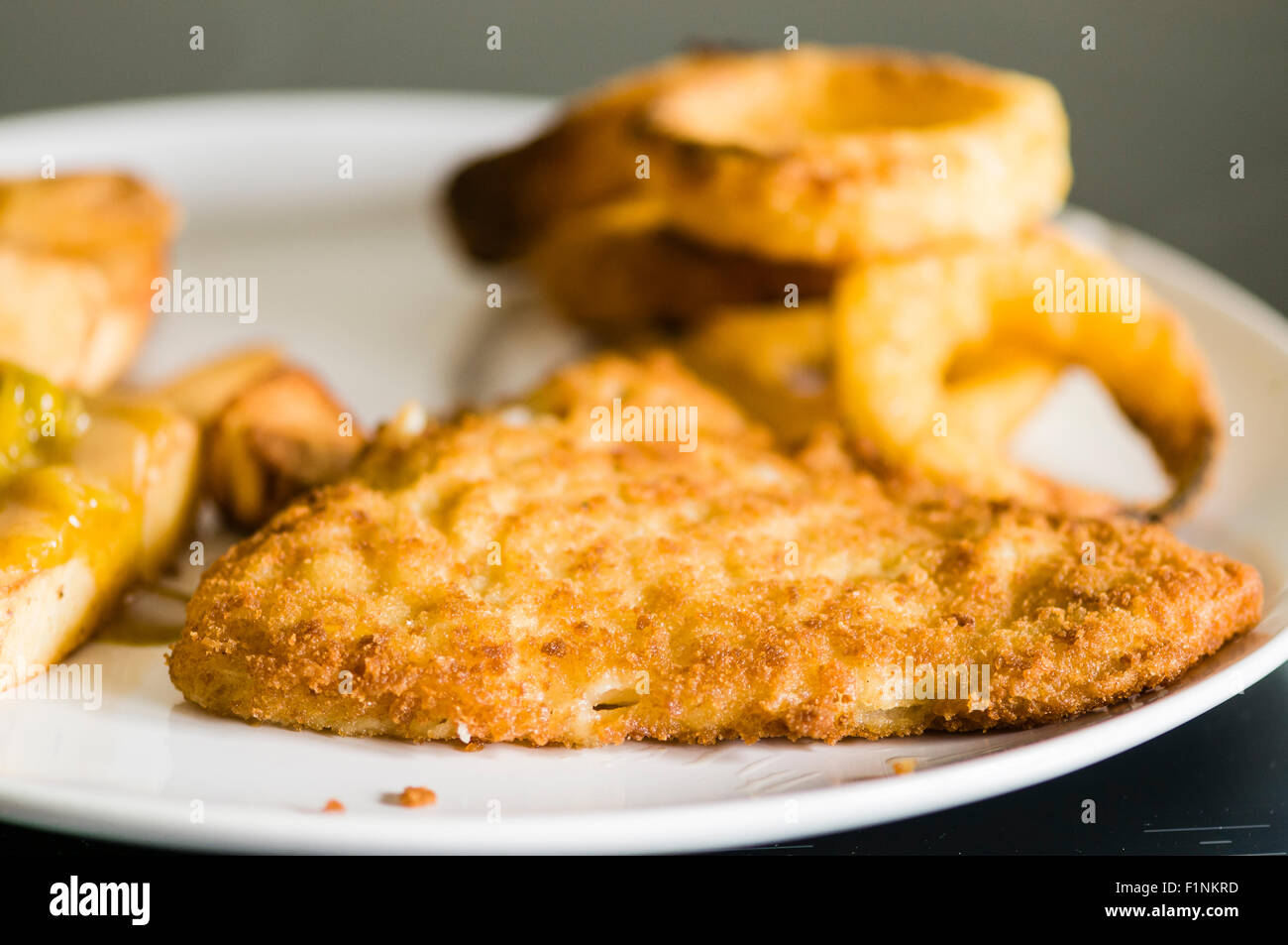 Panierter fisch -Fotos und -Bildmaterial in hoher Auflösung – Alamy