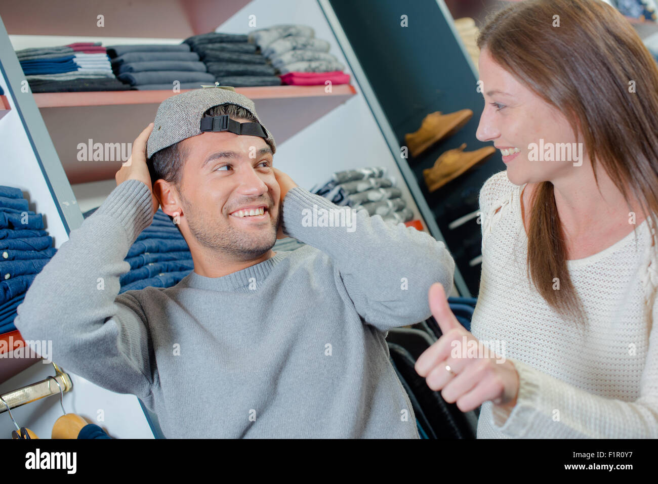 Rückwärts hut -Fotos und -Bildmaterial in hoher Auflösung – Alamy