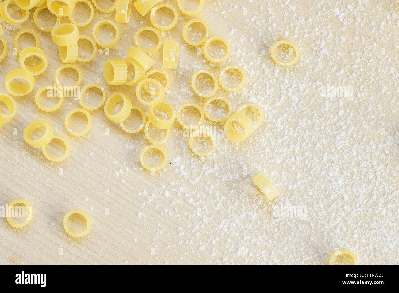 Pasta rings -Fotos und -Bildmaterial in hoher Auflösung – Alamy