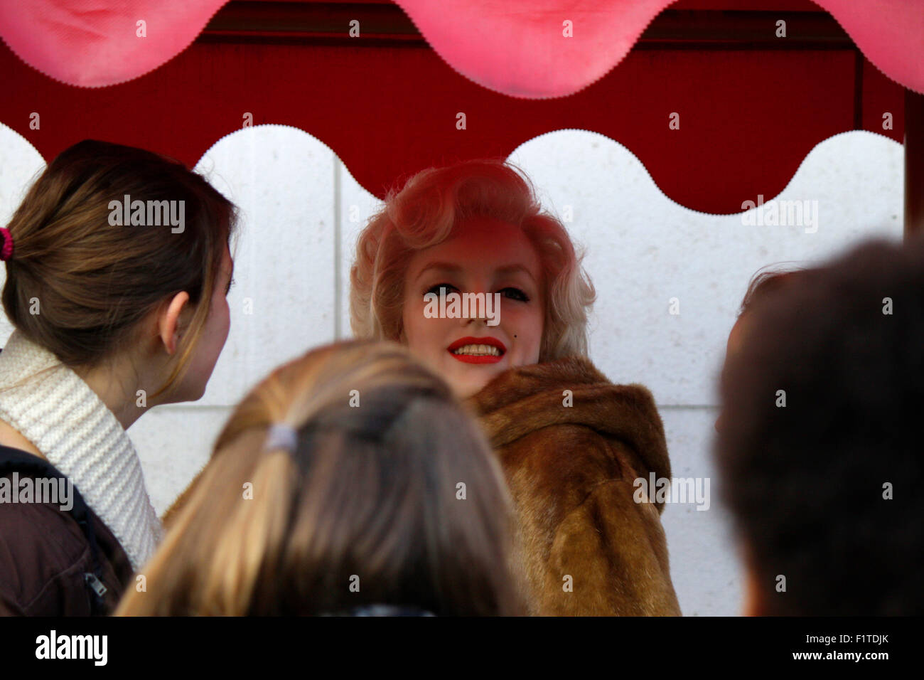 Waxfigur: Marilyn Monroe Vor Dem Wachsfigurenkabinett "Madame Tussauds ...