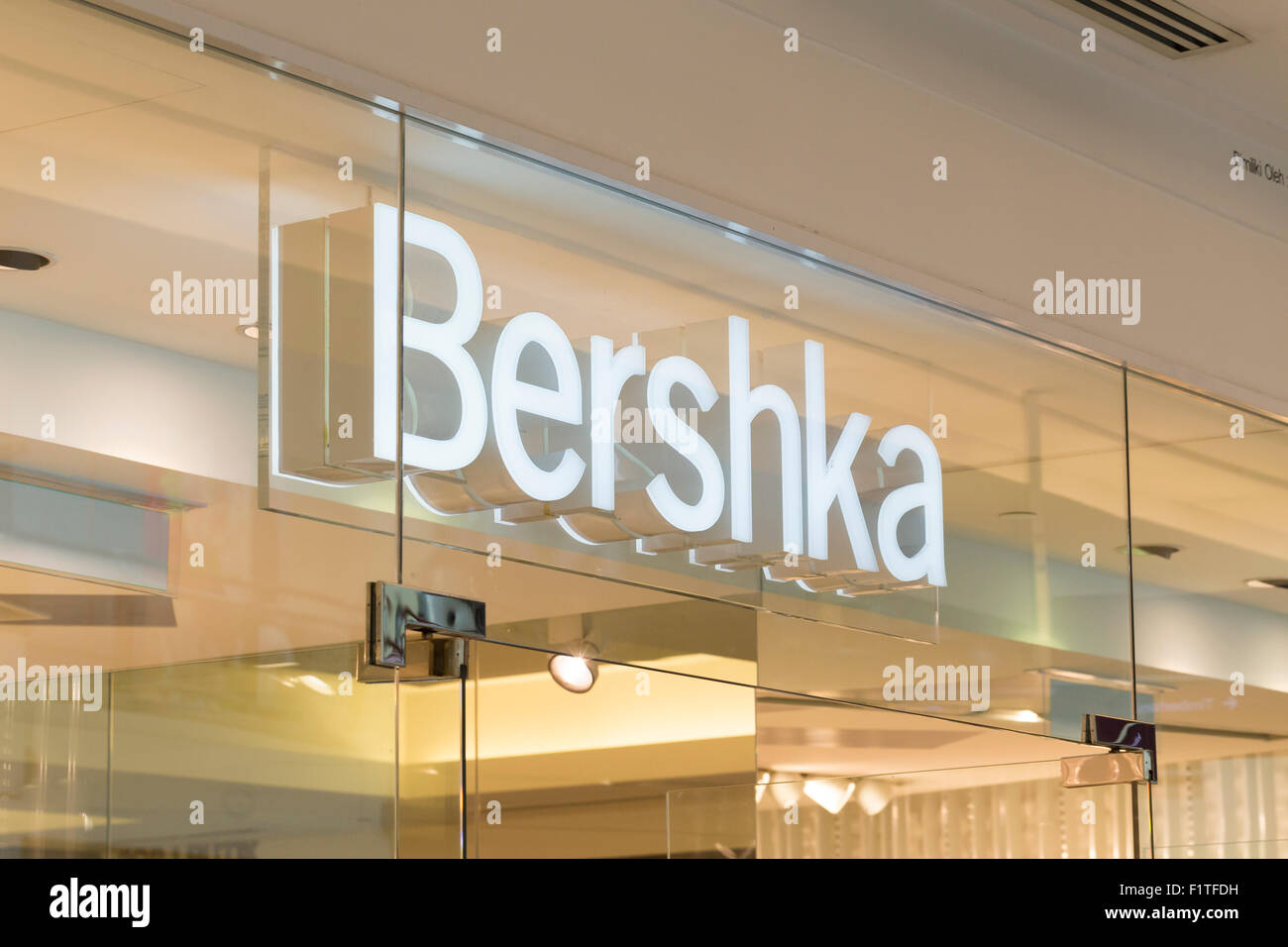 Bershka Logo Stockfotos und -bilder Kaufen - Alamy