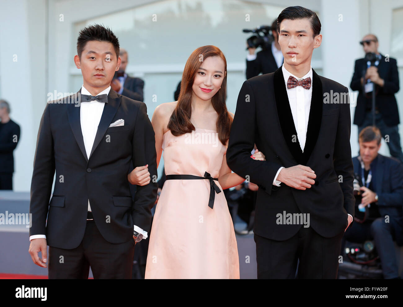 Venedig, Italien. 7. Sep, 2015. Director Peng Fei (L), Schauspieler ...