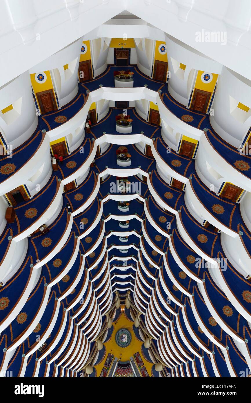 Burj Al Arab Hotel Atrium Stockfotos und -bilder Kaufen - Alamy