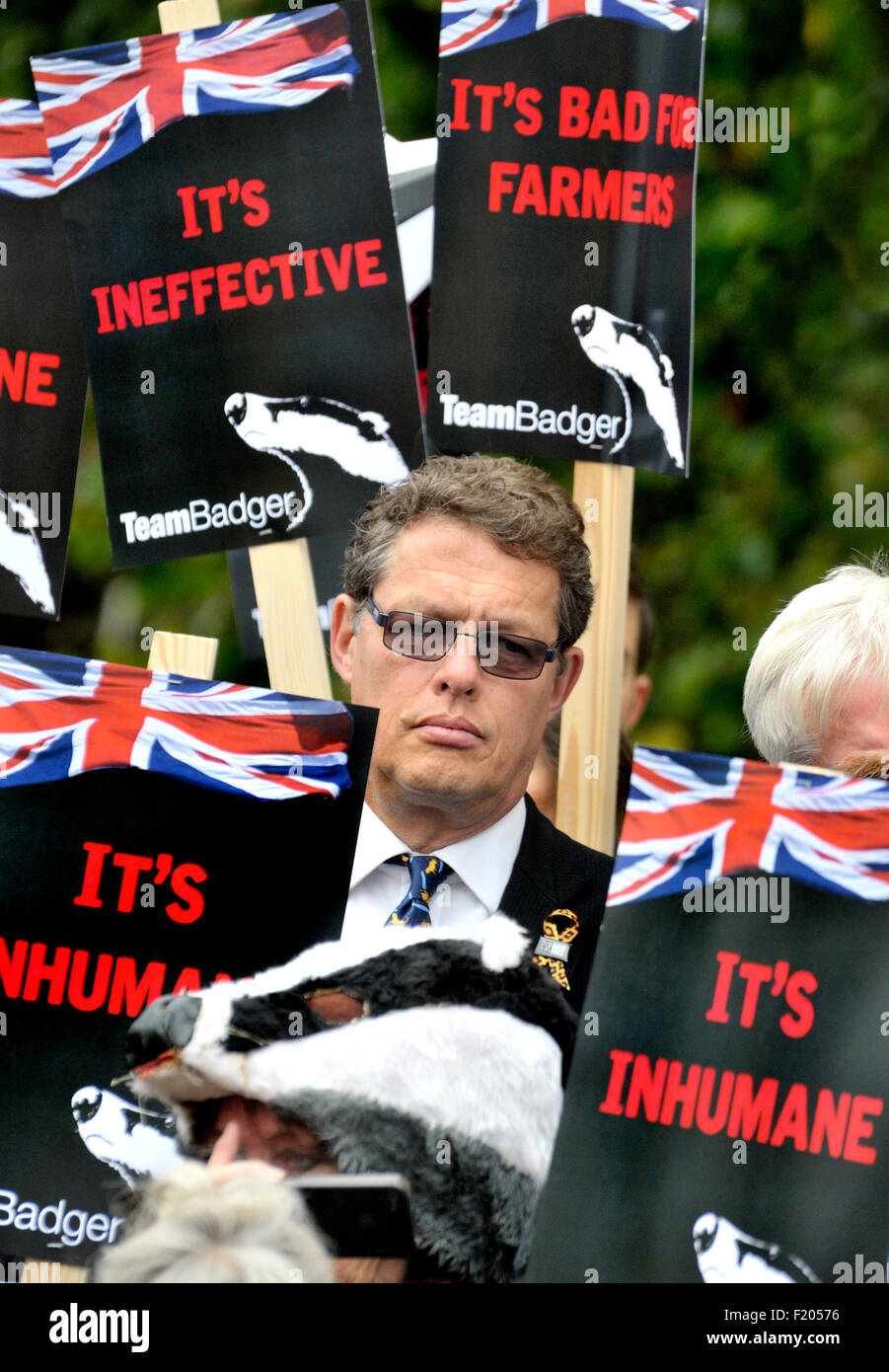 Will Travers, Leiter der Born Free Foundation (gegründet im Jahr 1984 ...