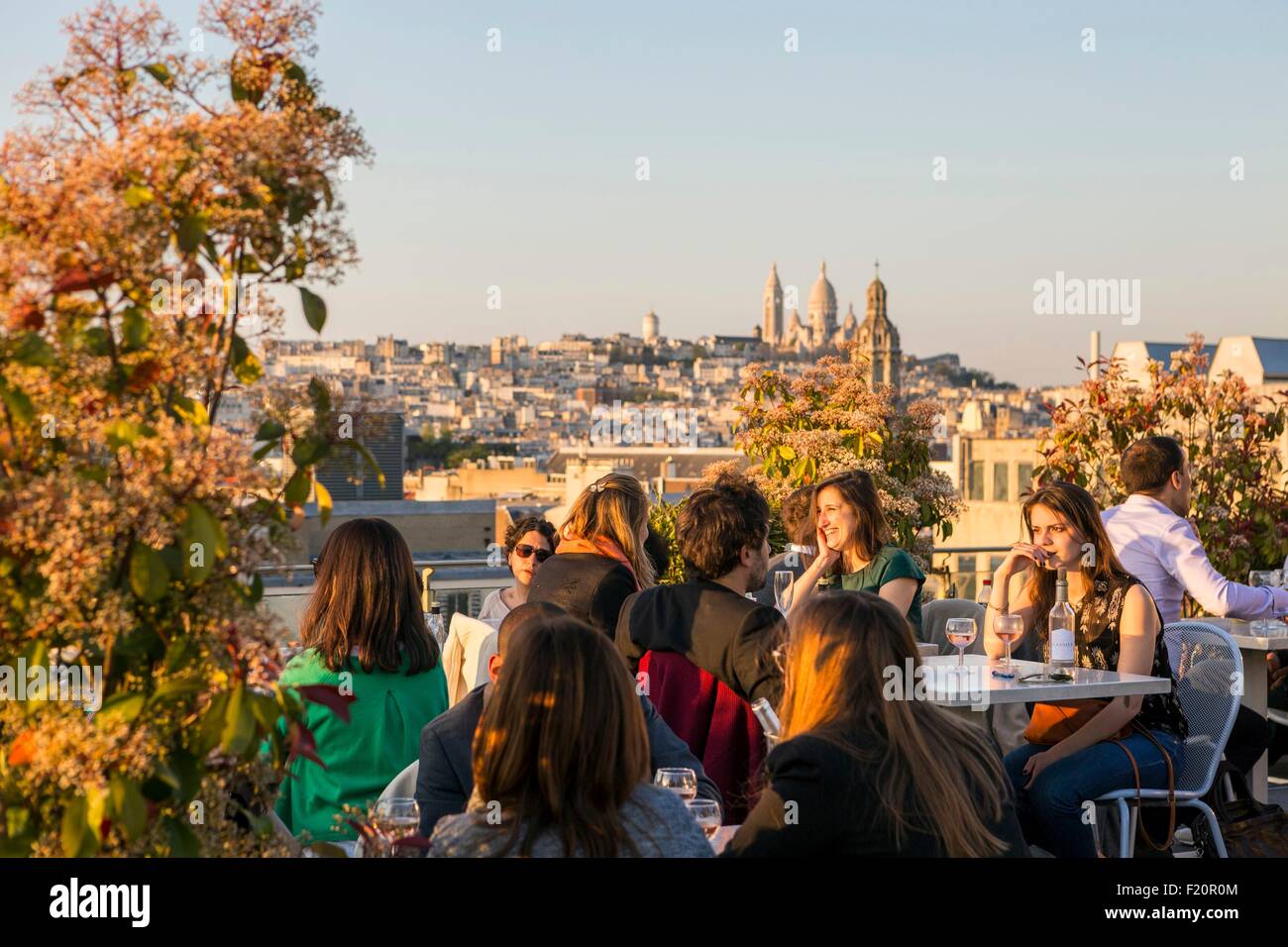 Printemps Paris Terrace Stockfotos und -bilder Kaufen - Alamy