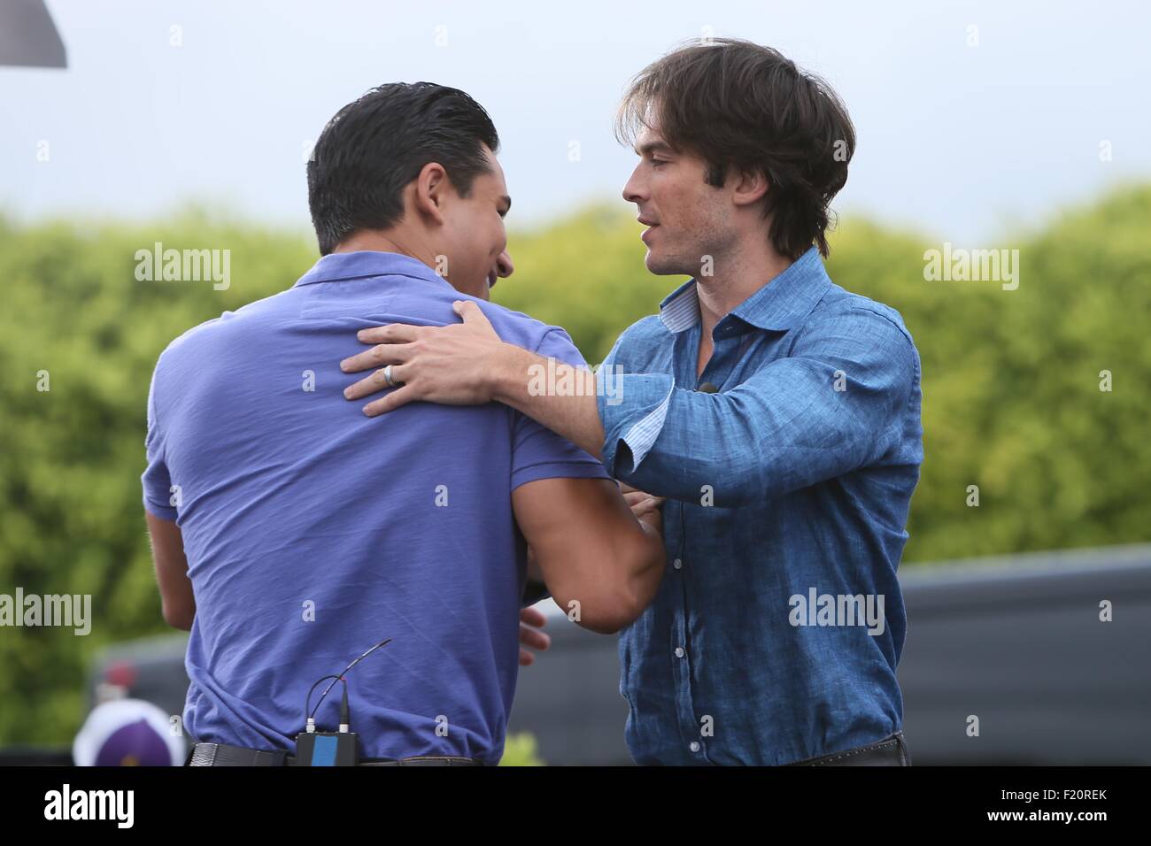 Ian Sommerhalder gesehen in den Universal Studios, wo war er für die TV-Show Extra Mario Lopez ...