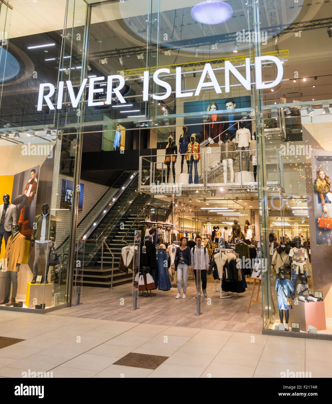 River island ladeneingang -Fotos und -Bildmaterial in hoher Auflösung ...