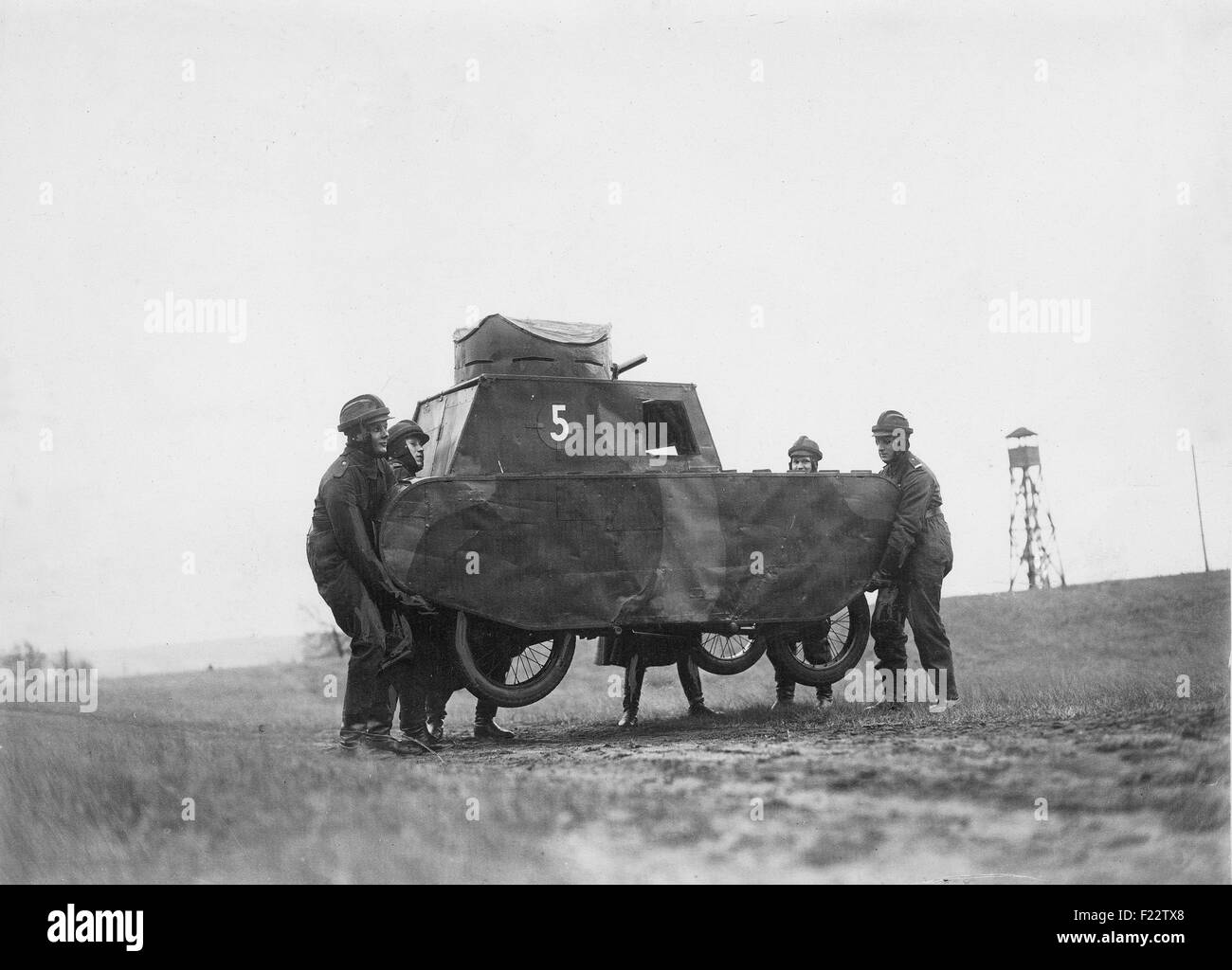 Dummy tank reichswehr -Fotos und -Bildmaterial in hoher Auflösung – Alamy