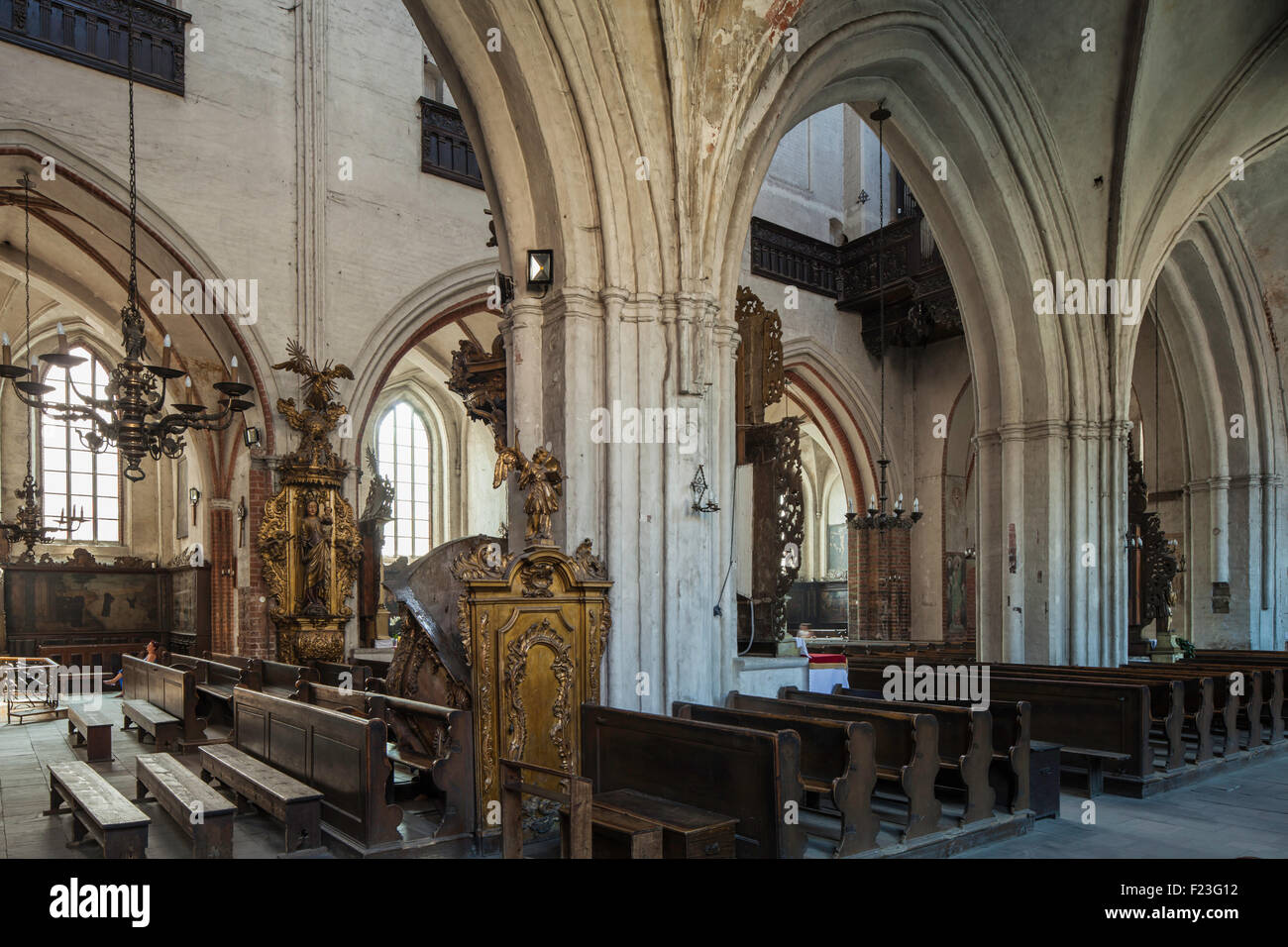 Innenraum der mittelalterlichen Kirche von St. James in Torun, Polen Stockfotografie - Alamy