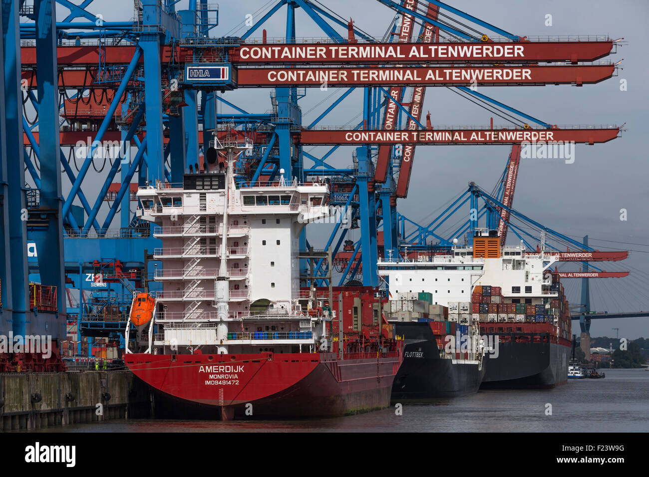 Beladung von Container-Schiff Amerdijk, Container Terminal Altenwerder ...