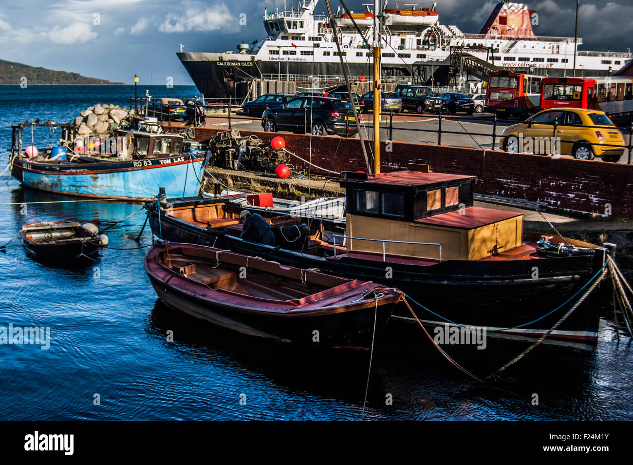 Hafen voller boote -Fotos und -Bildmaterial in hoher Auflösung – Alamy