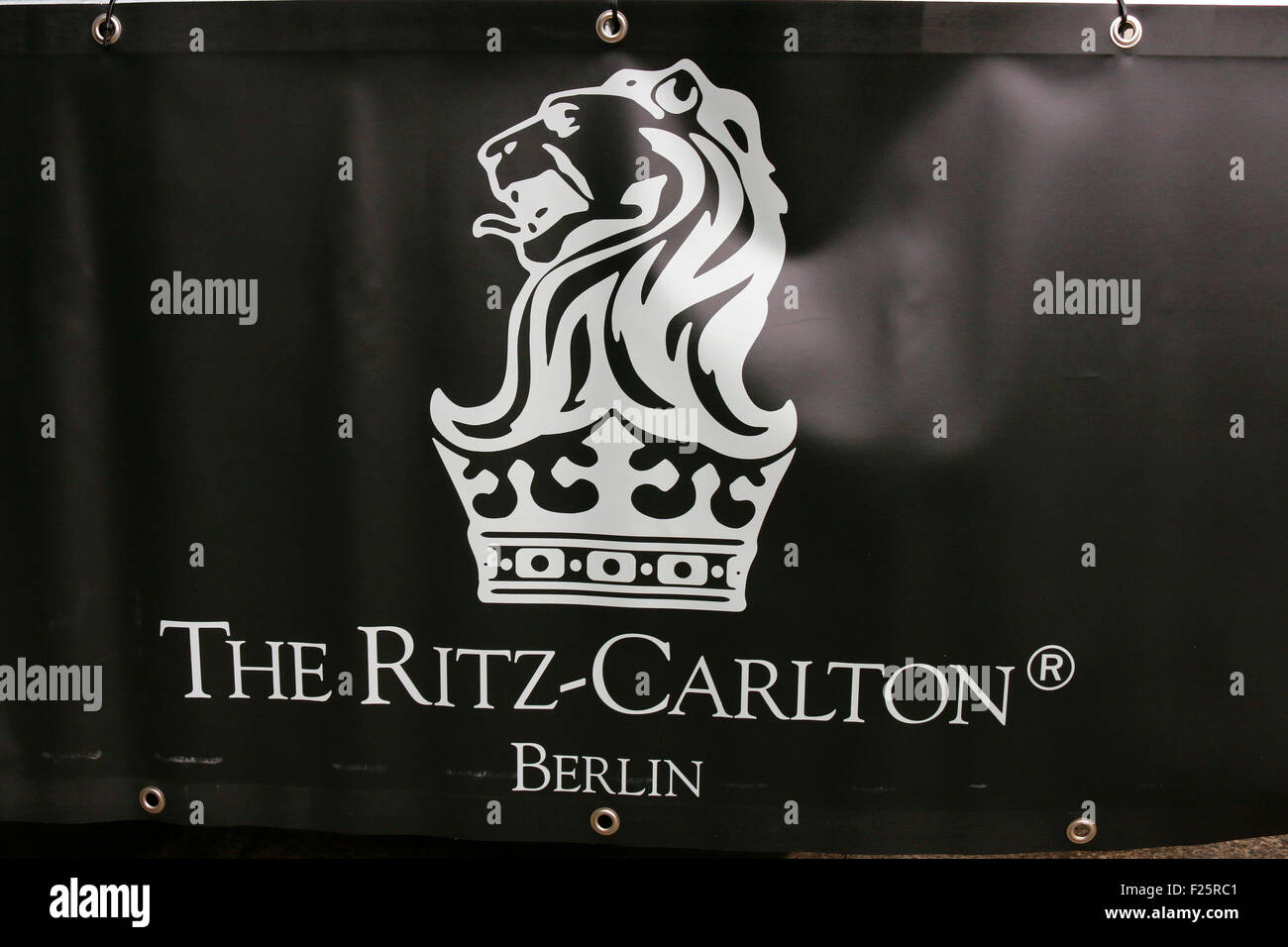 Ritz carlton emblem -Fotos und -Bildmaterial in hoher Auflösung – Alamy
