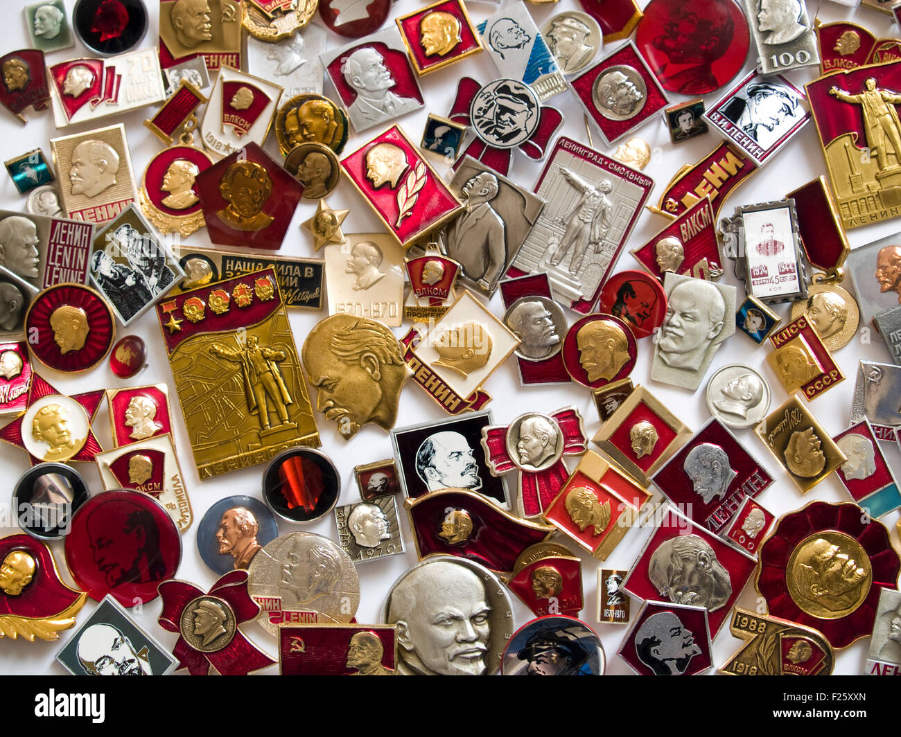 Zu viele abzeichen -Fotos und -Bildmaterial in hoher Auflösung – Alamy