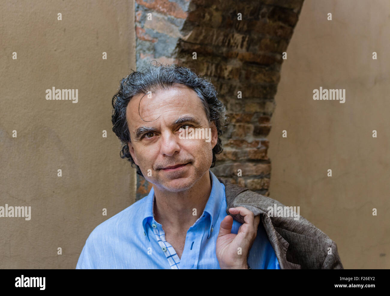 Mann mit piercing -Fotos und -Bildmaterial in hoher Auflösung – Alamy