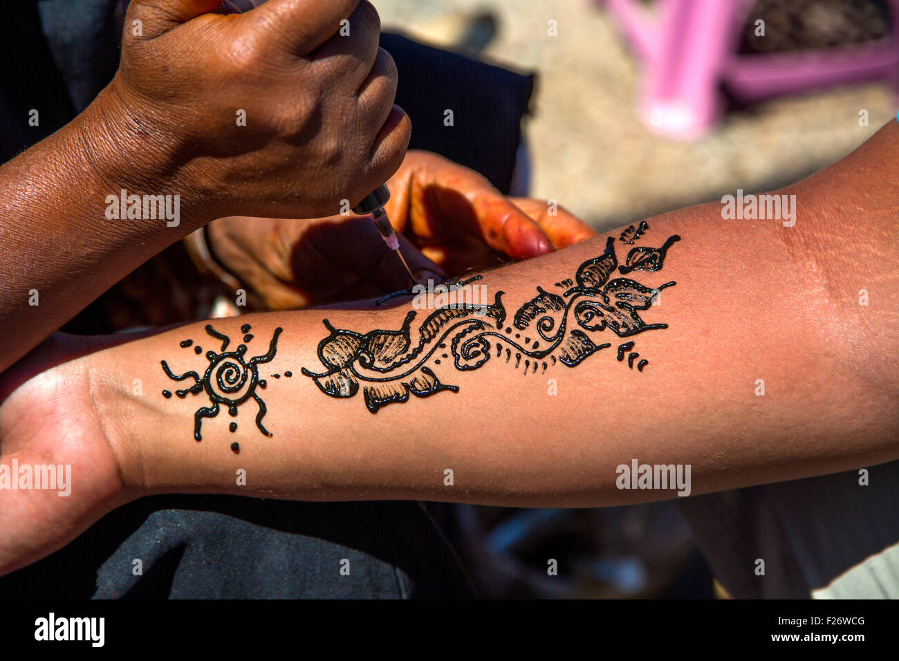 Arm tattoos tattoo -Fotos und -Bildmaterial in hoher Auflösung – Alamy