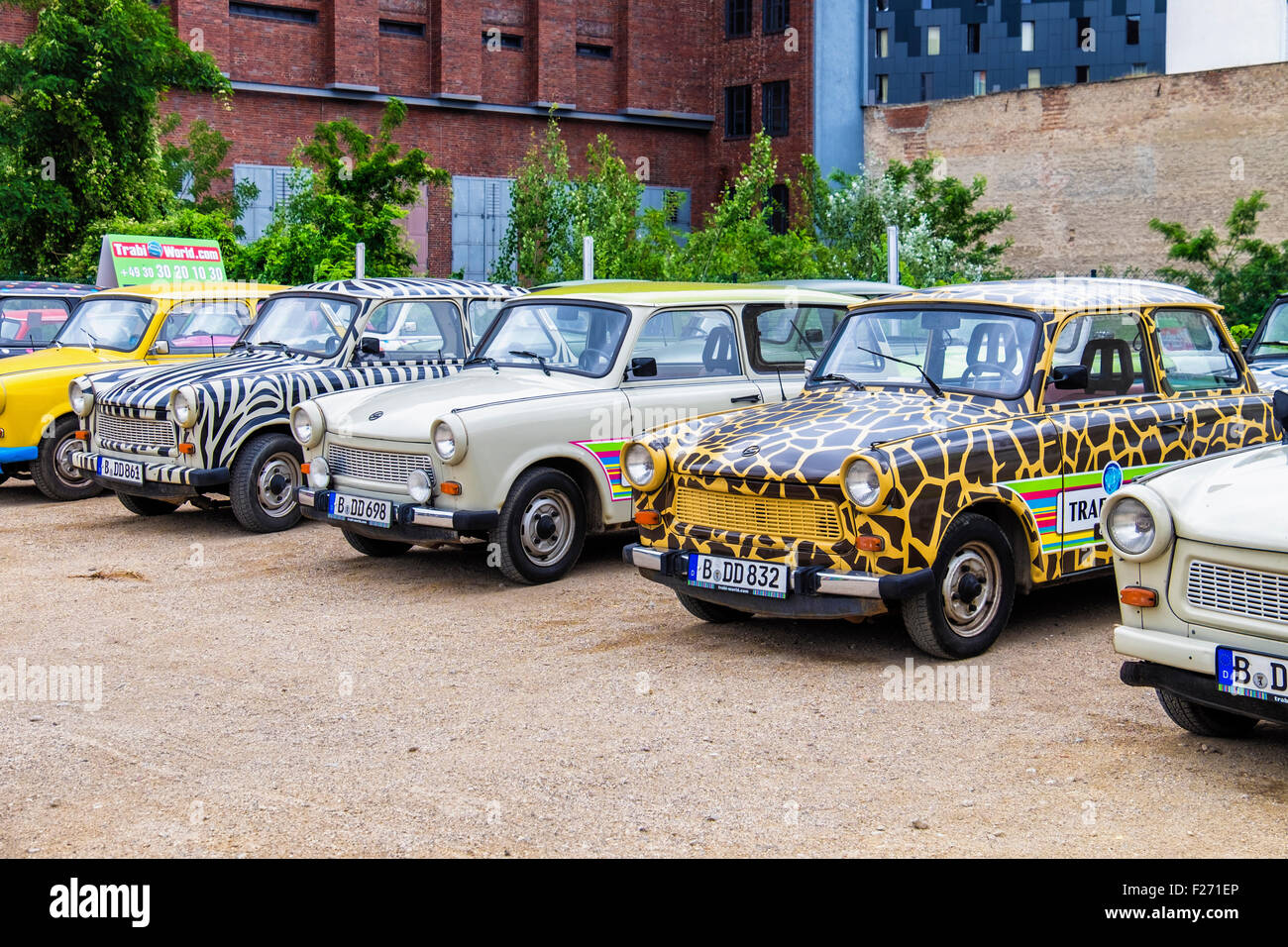 Berlin-Touristen-Attraktion. Trabi Trabant DDR Oldtimer mit ...