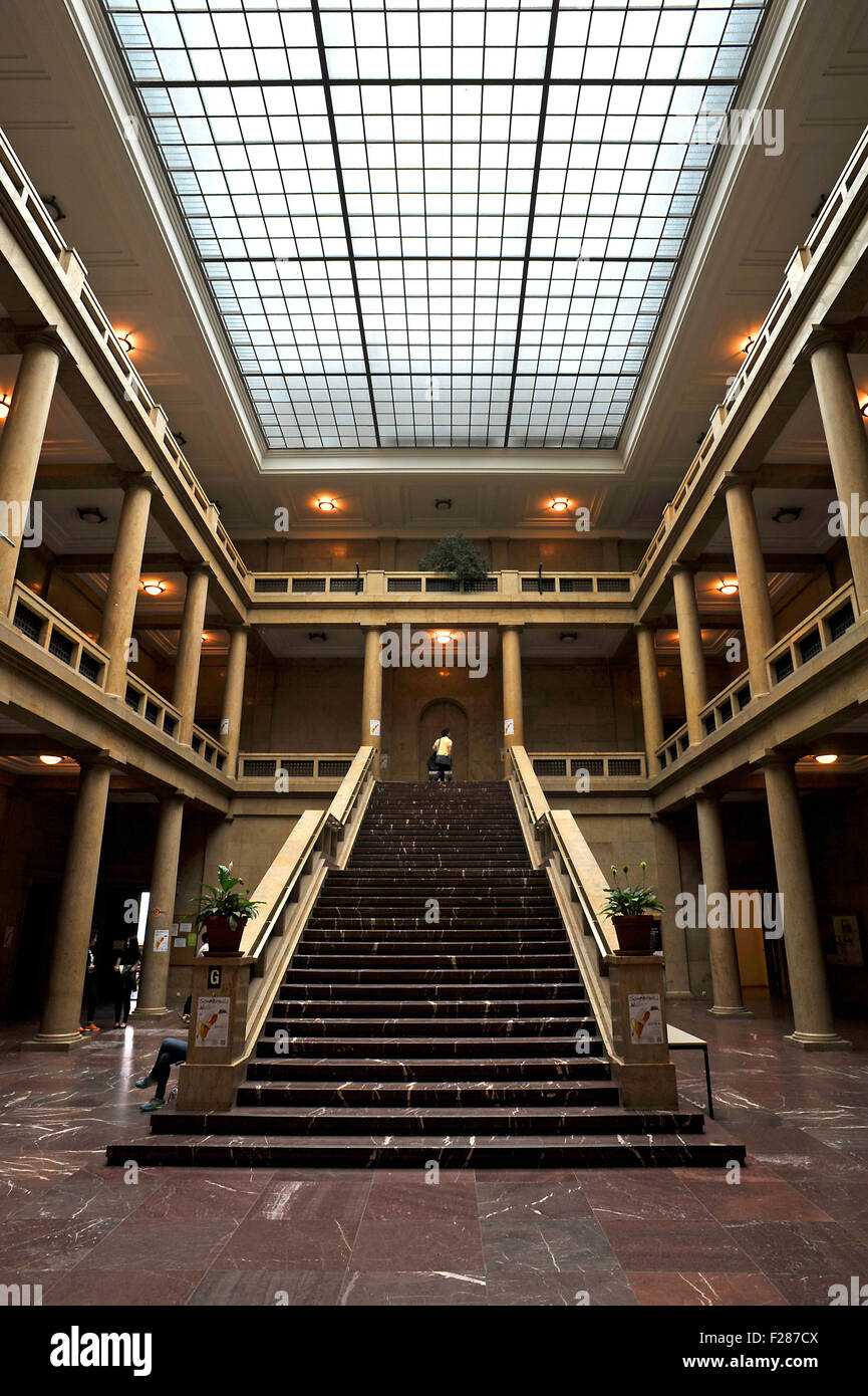 Eingangshalle mit Treppe, Hochschule Für Musik Und Theater, Musik und ...