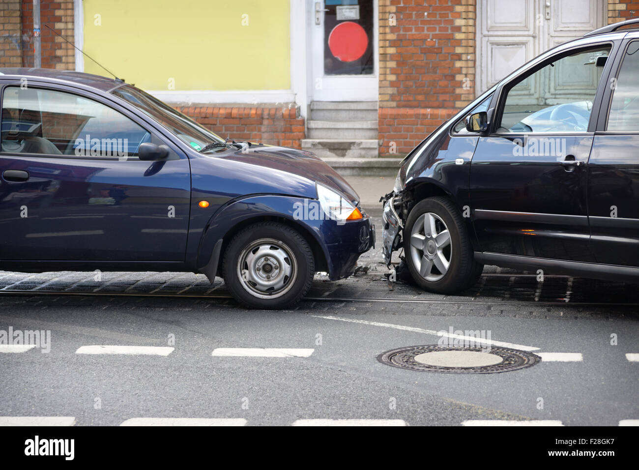 Front end car crash -Fotos und -Bildmaterial in hoher Auflösung – Alamy
