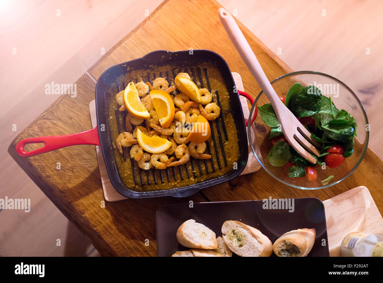 Kulinarischer tisch -Fotos und -Bildmaterial in hoher Auflösung – Alamy