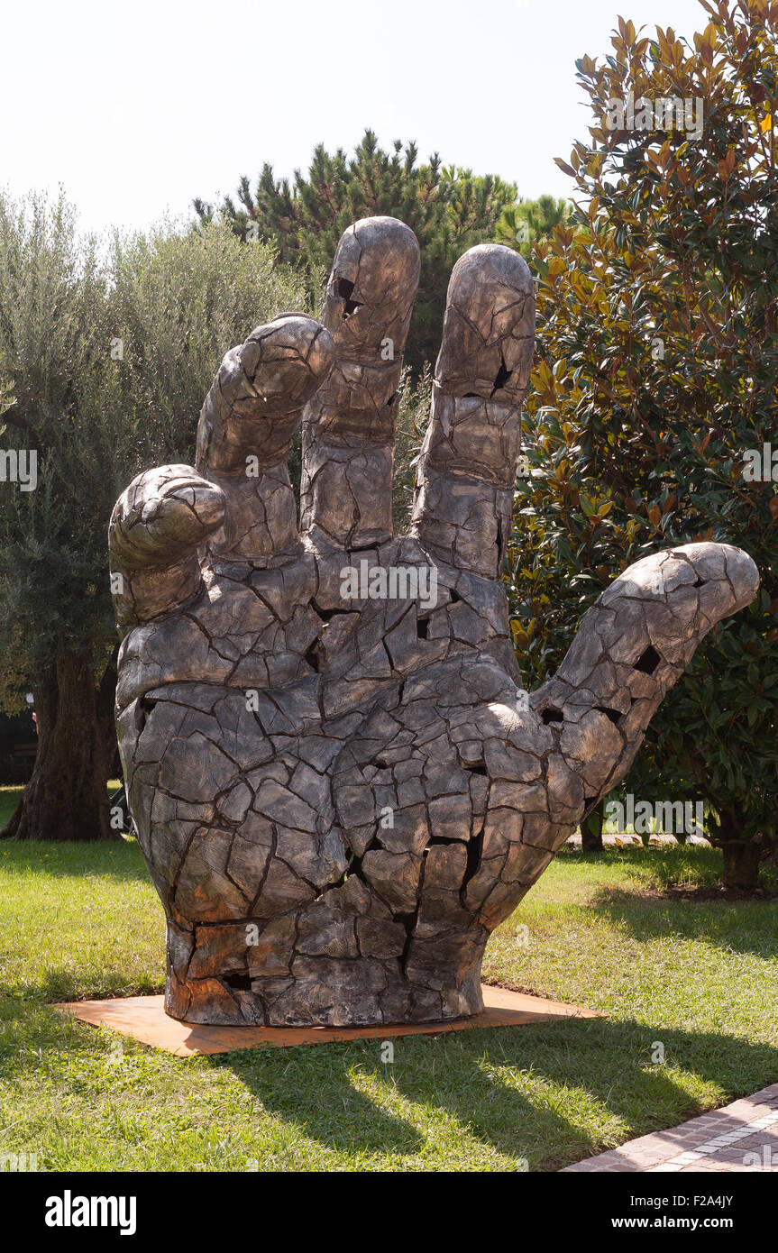 Bronze Hand Sculpture Stockfotos und -bilder Kaufen - Alamy