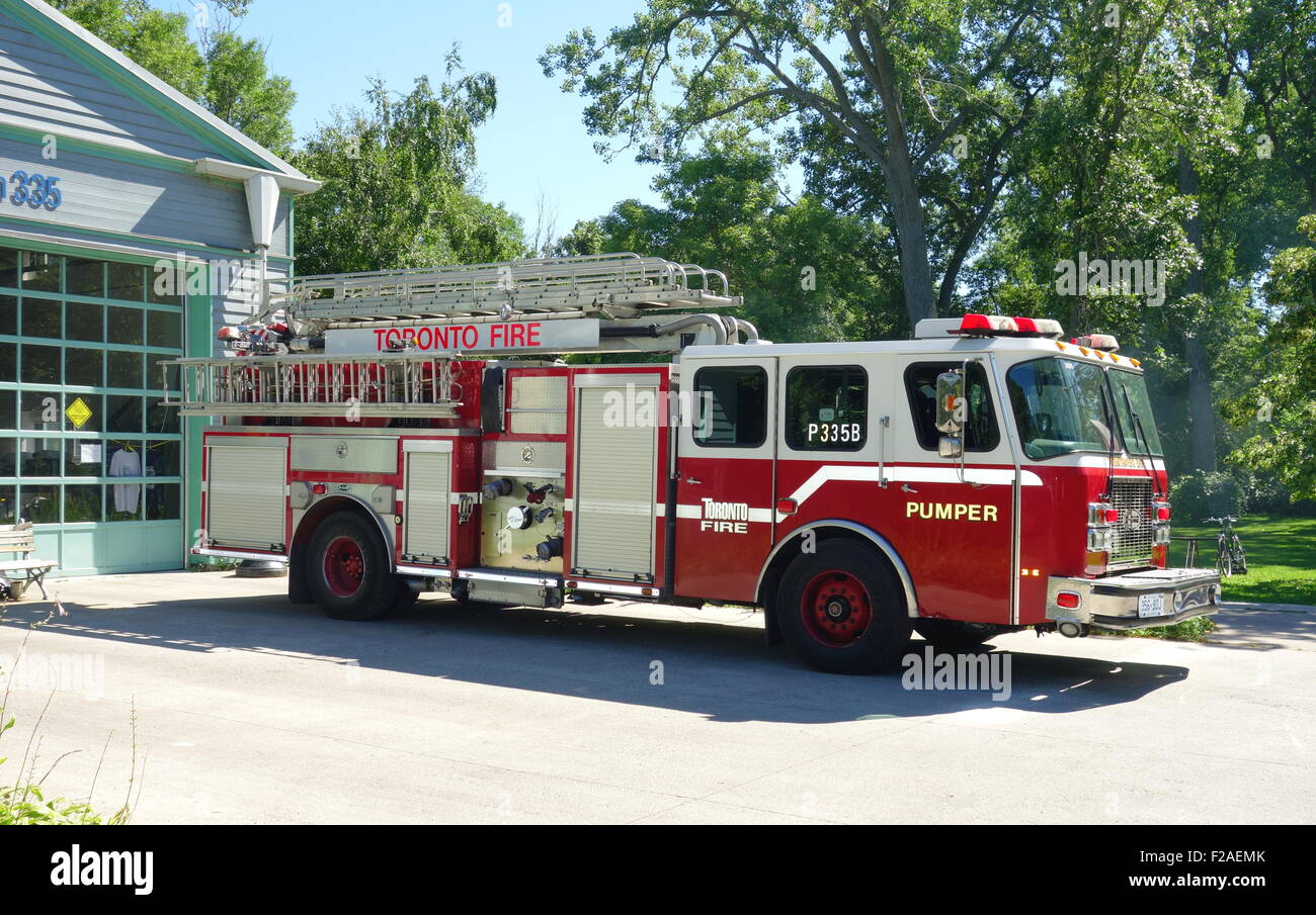 Canadian fire department -Fotos und -Bildmaterial in hoher Auflösung ...