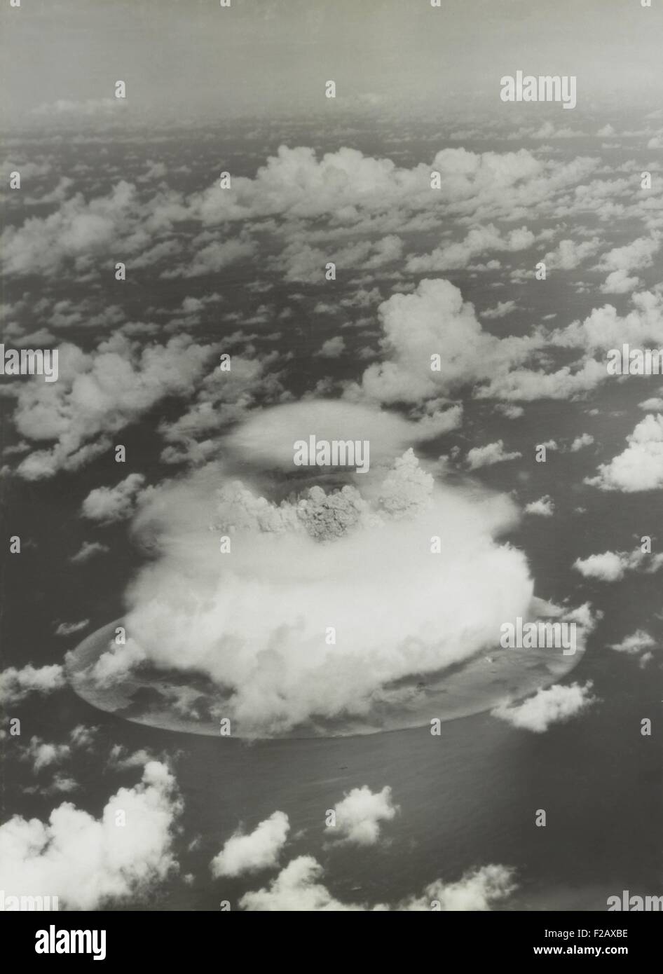 Der BAKER-Test von Operation Crossroads, 25. Juli 1946. Die Spalte ...