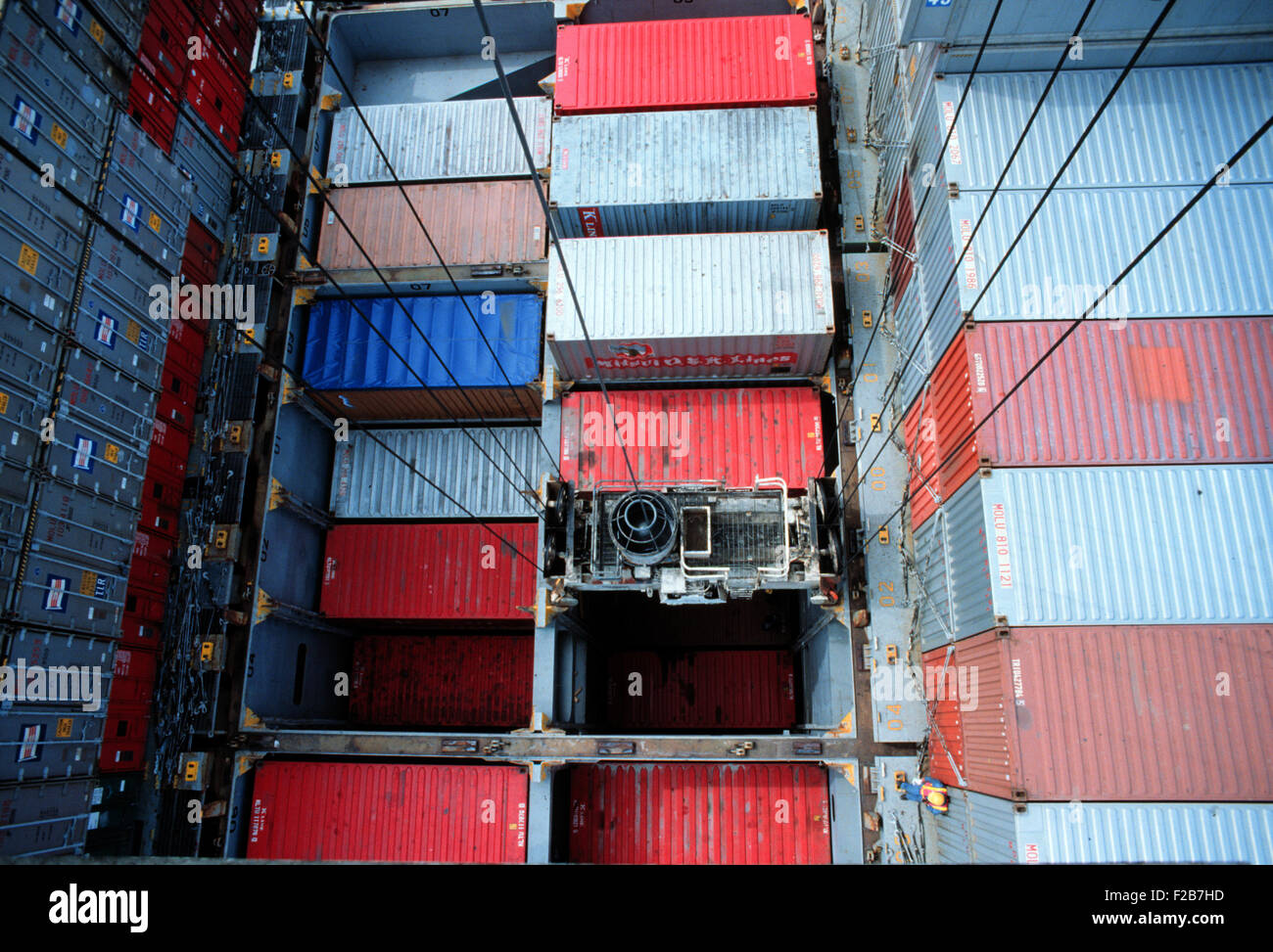 Containers ship loading -Fotos und -Bildmaterial in hoher Auflösung – Alamy