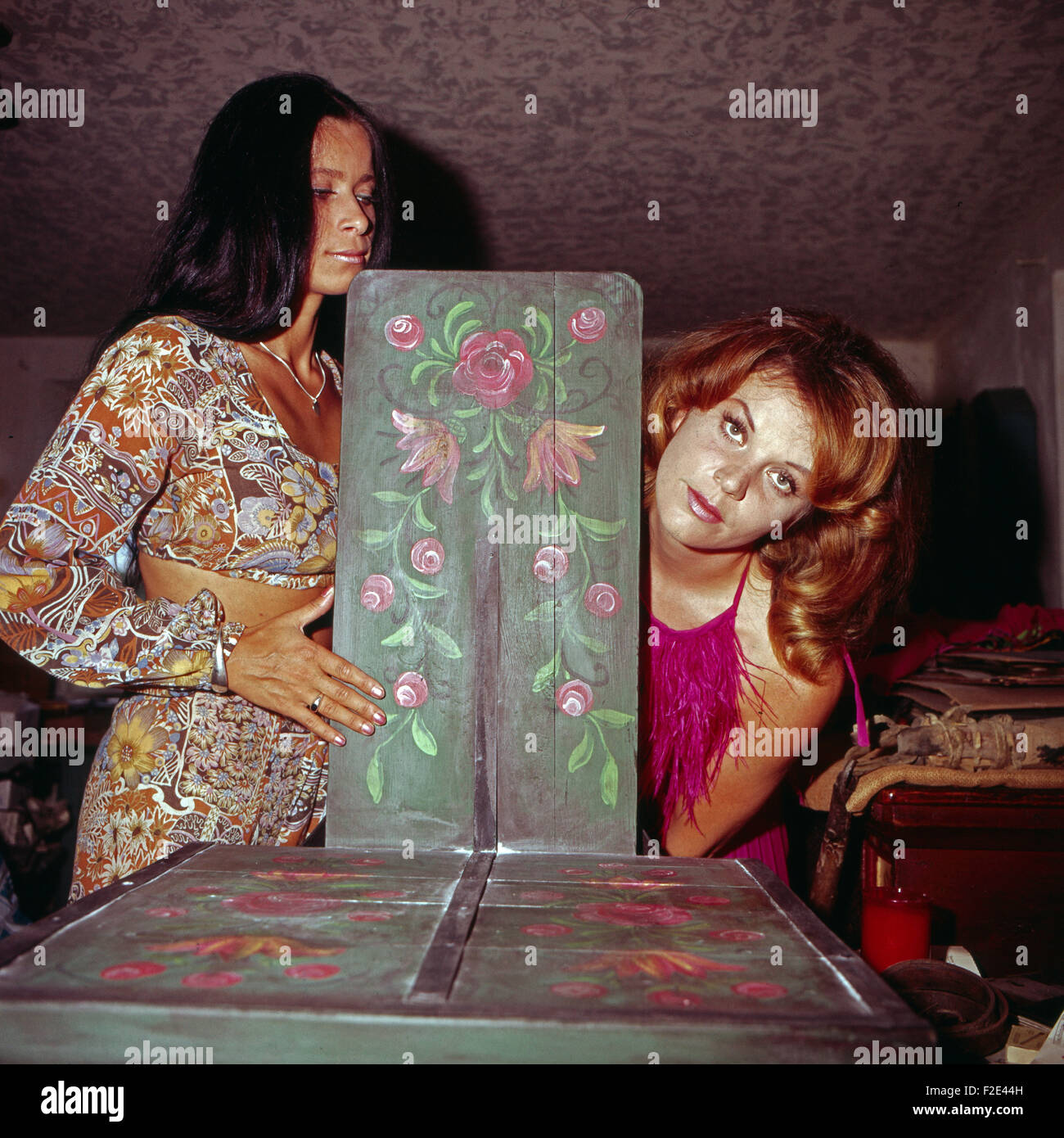 Schauspielerinnen Anke Syring (rechts) und Nadia Henkowa, Deutschland ...