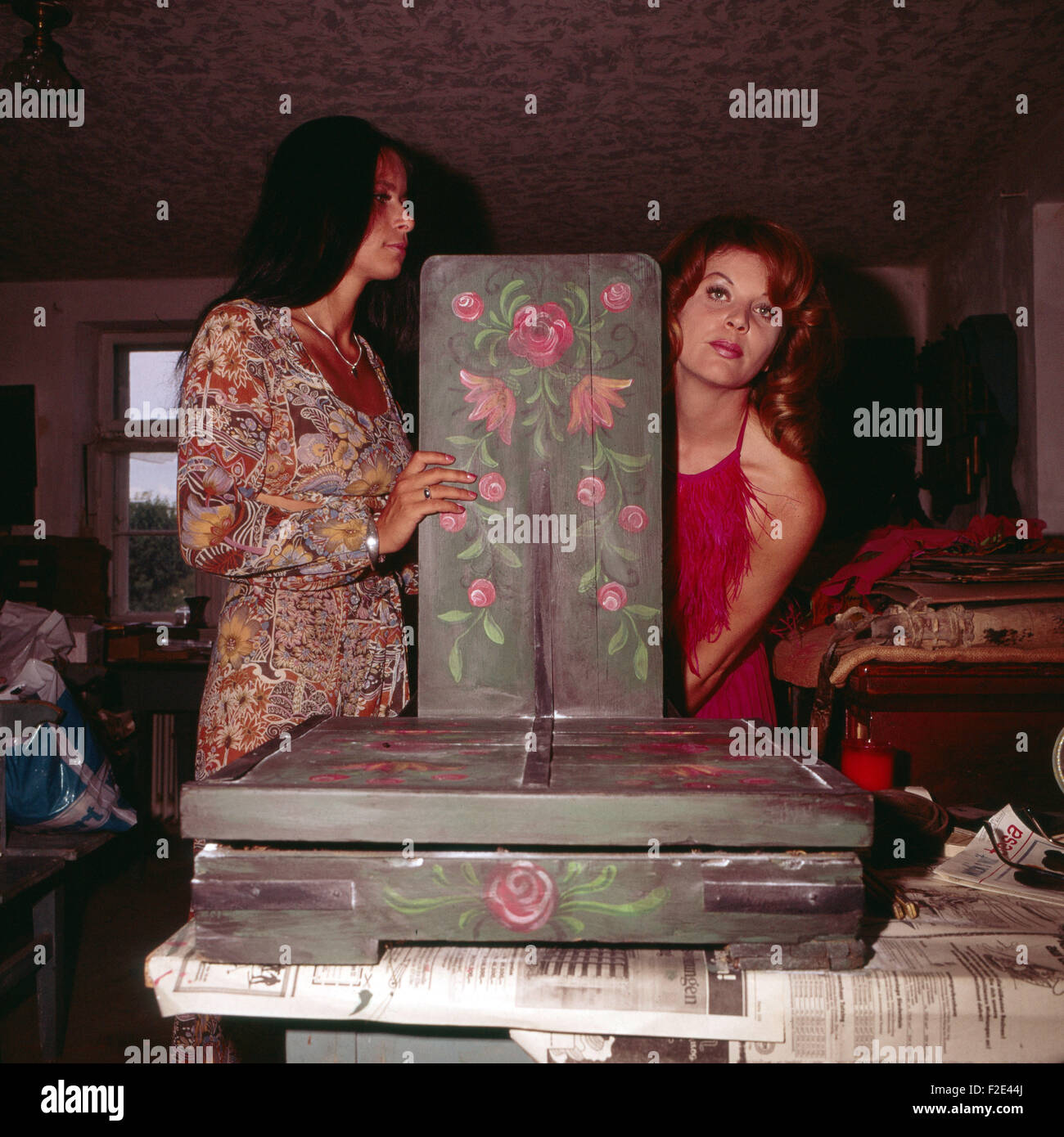 Schauspielerinnen Anke Syring (rechts) und Nadia Henkowa, Deutschland ...