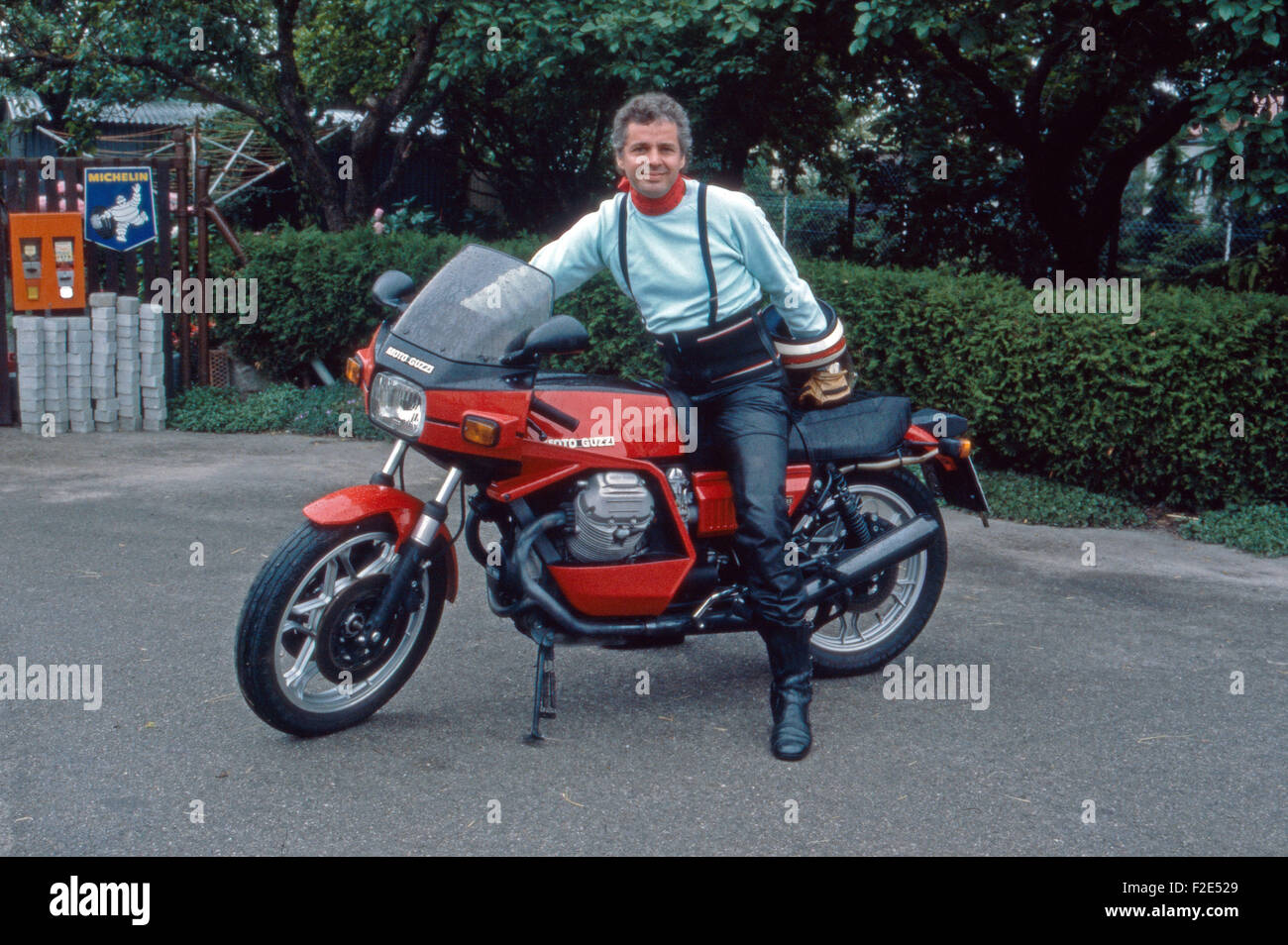 Der Deutsche Schauspieler Michael Ande Mit seit Moto Guzzi MK2 Motorrad ...