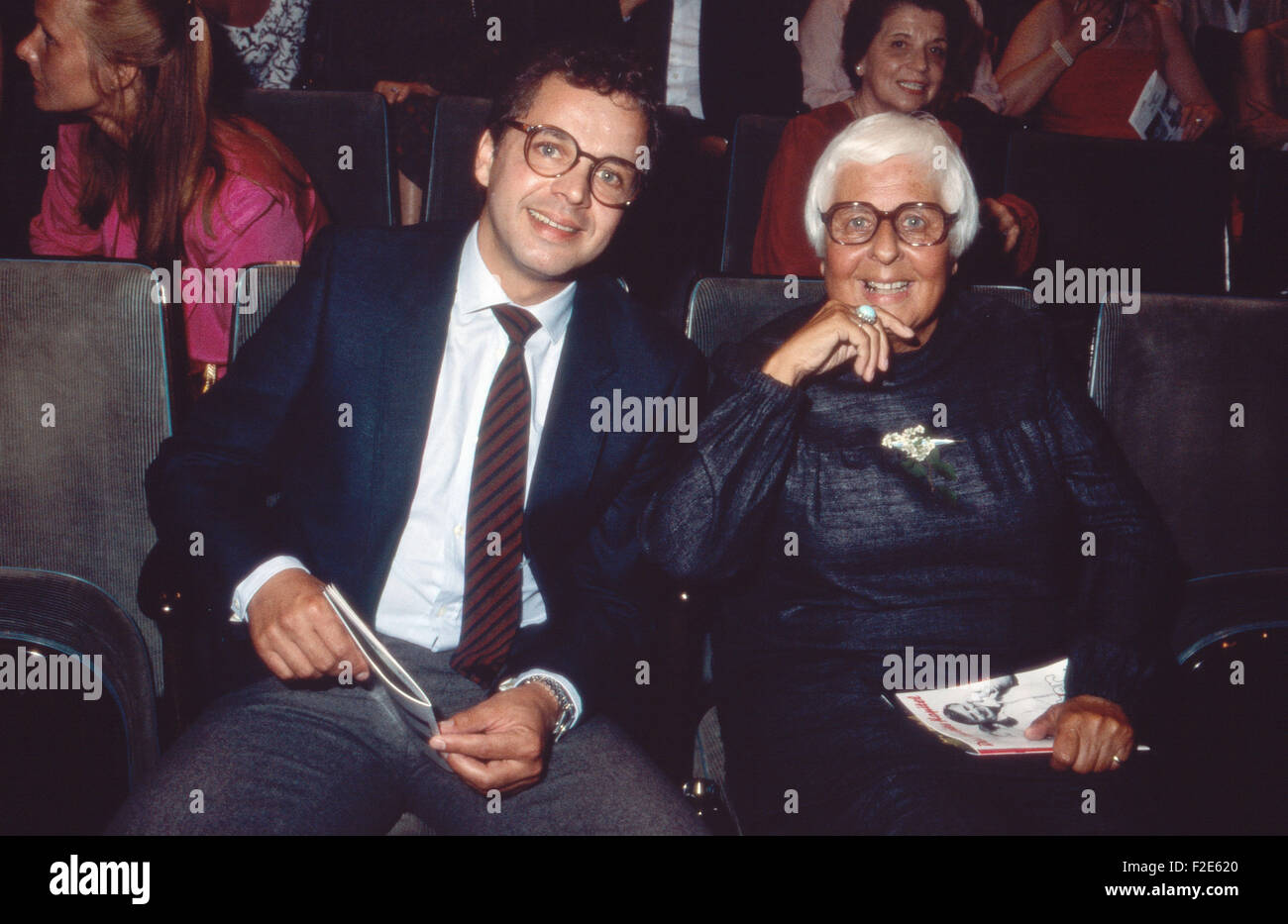 Der Deutsche Schauspieler Michael Ande Mit Seiner Mutter, 1980er Jahre ...