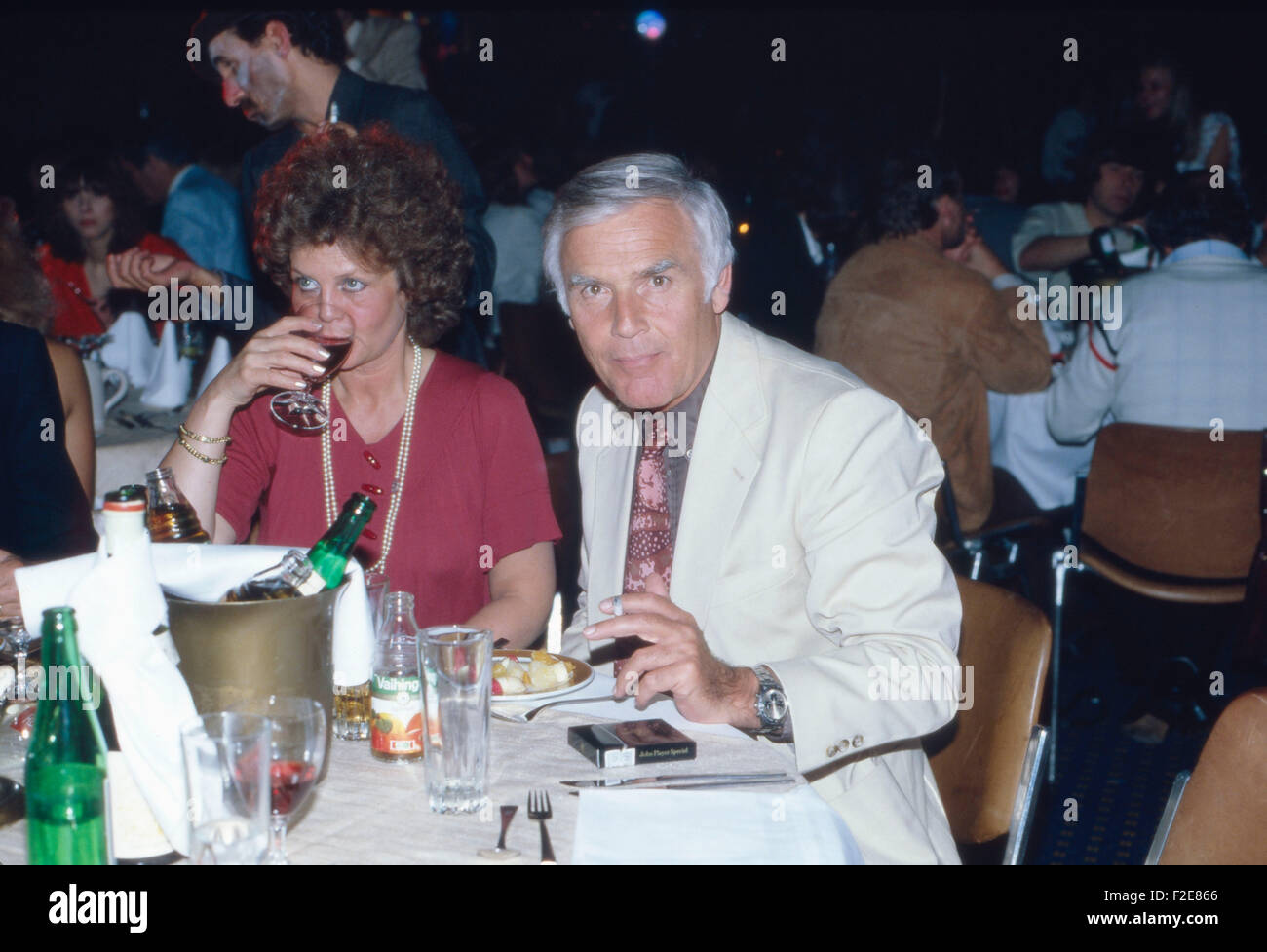 Der Deutsche Showmaster Und Schauspieler Joachim Fuchsberger Mit ...