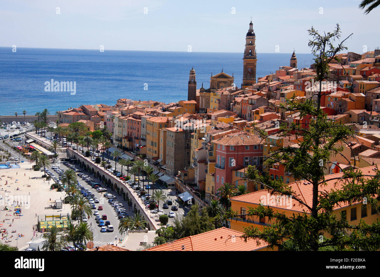 Menton Mit der Altstadt un der Kathedrale Saint-Michel, Cote d ' Azur ...