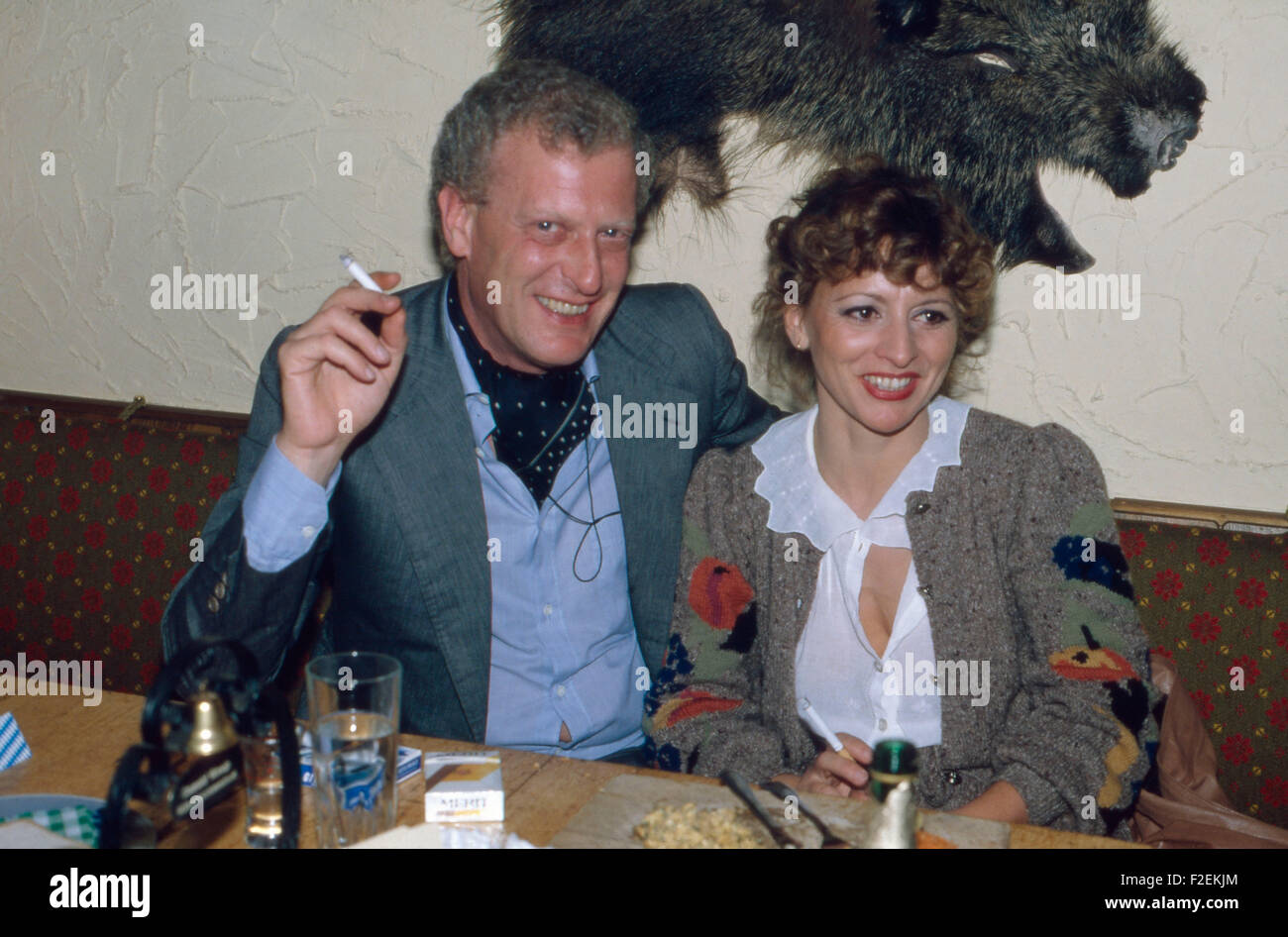 Der Deutsche Regisseur Tom Toelle Mit der Schauspielerin Ulli Philipp ...