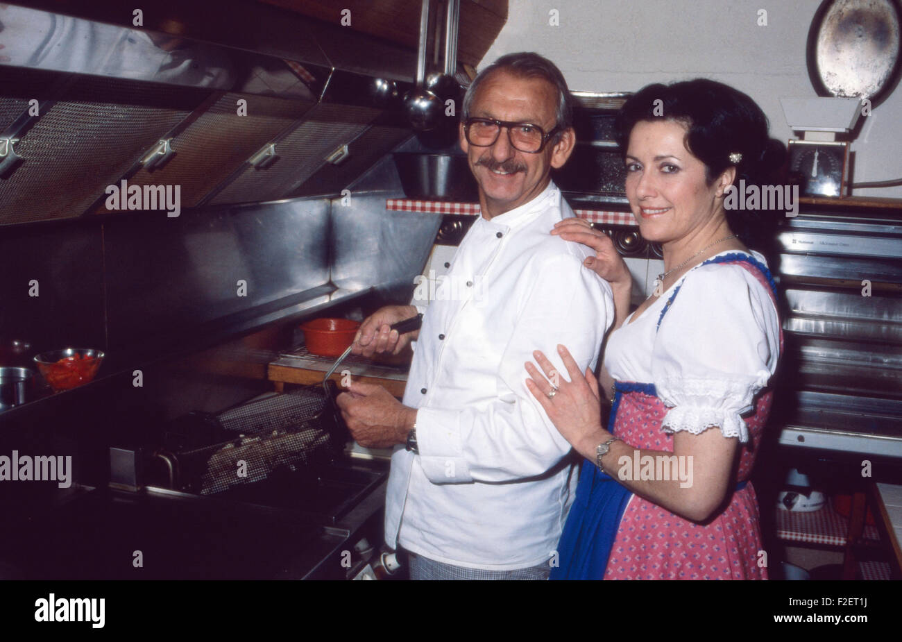 Deutsche volkstümliche Sängerin Lydia Huber mit dem Koch Robert Meyer ...