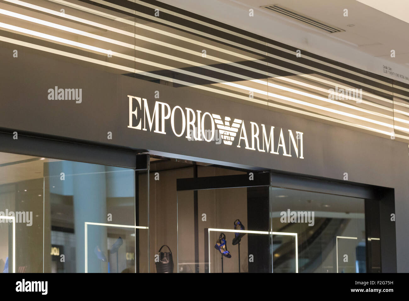 Armani logo -Fotos und -Bildmaterial in hoher Auflösung – Alamy