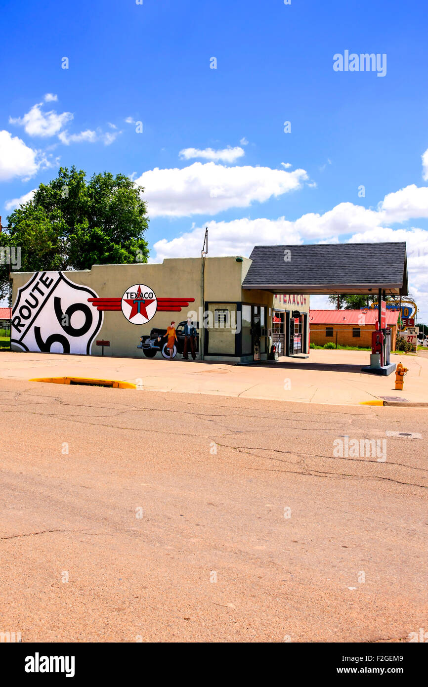 Route 66 Texaco alte Gas-Tankstelle an der Hauptstraße in Tucumcari ...