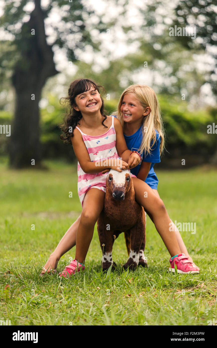 Mädchen 6 8 jahre pferd -Fotos und -Bildmaterial in hoher Auflösung – Alamy