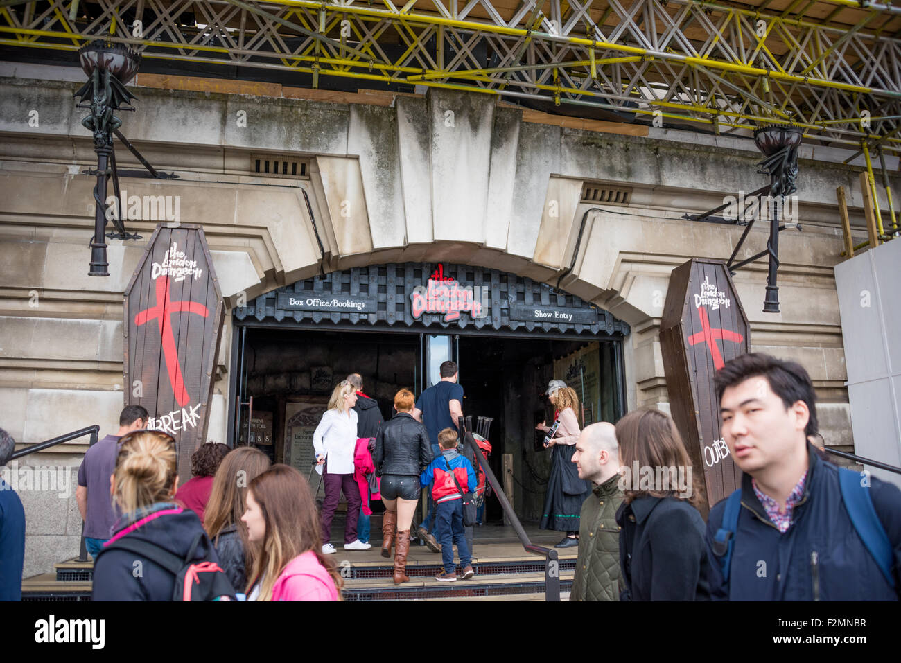Entrance london dungeon london -Fotos und -Bildmaterial in hoher ...