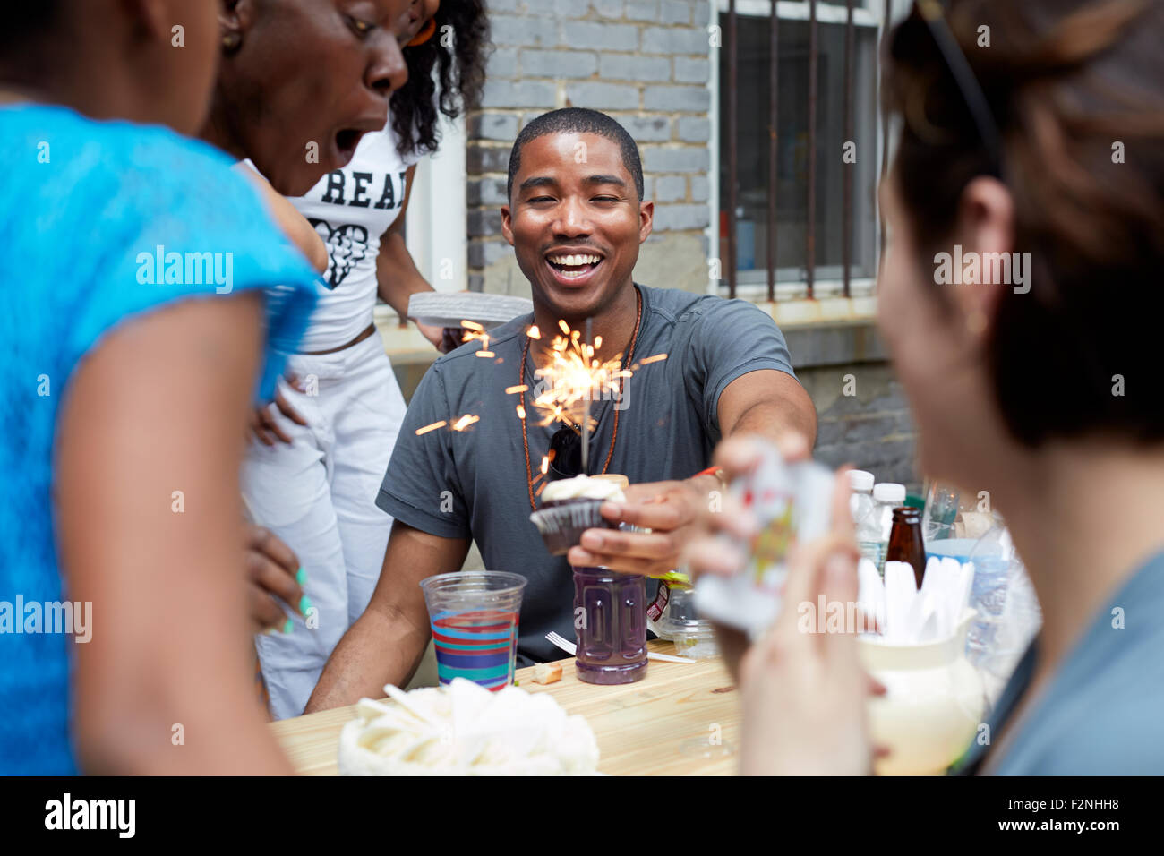 Girl birthday party -Fotos und -Bildmaterial in hoher Auflösung – Alamy
