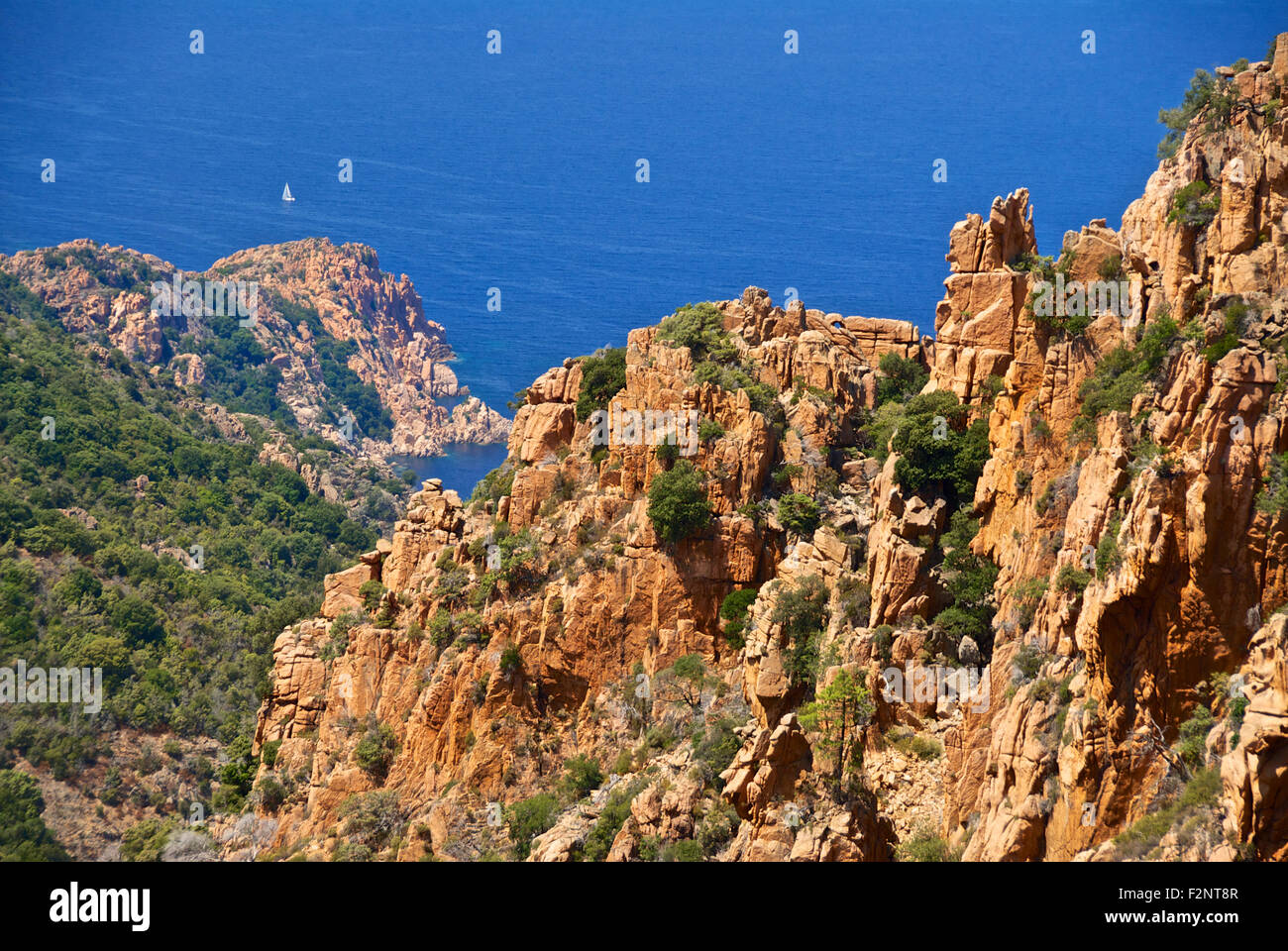 Les calanche corsica road -Fotos und -Bildmaterial in hoher Auflösung ...