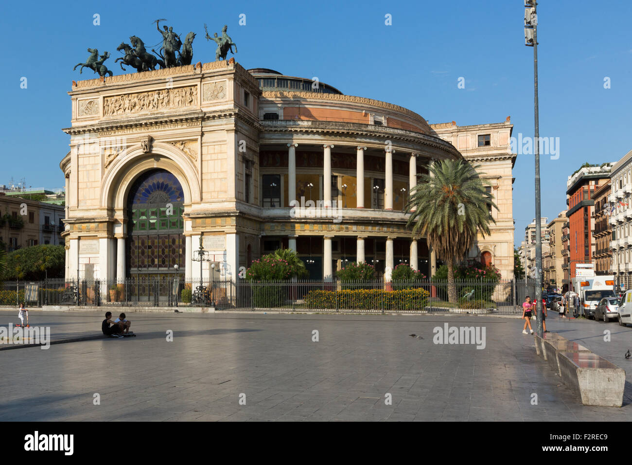 Piazza politeama palermo sicily italy -Fotos und -Bildmaterial in hoher ...