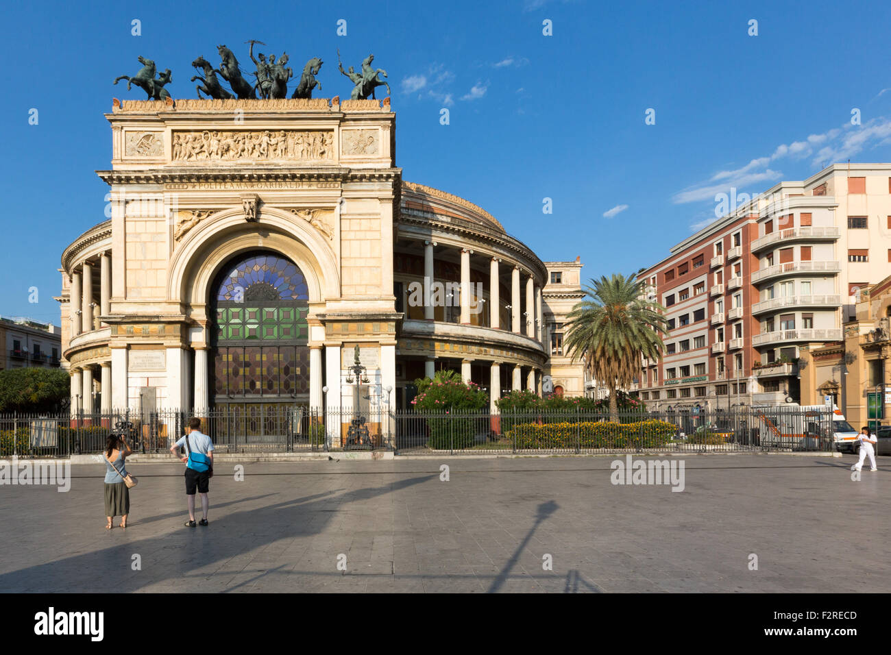 Piazza politeama palermo sicily italy -Fotos und -Bildmaterial in hoher ...