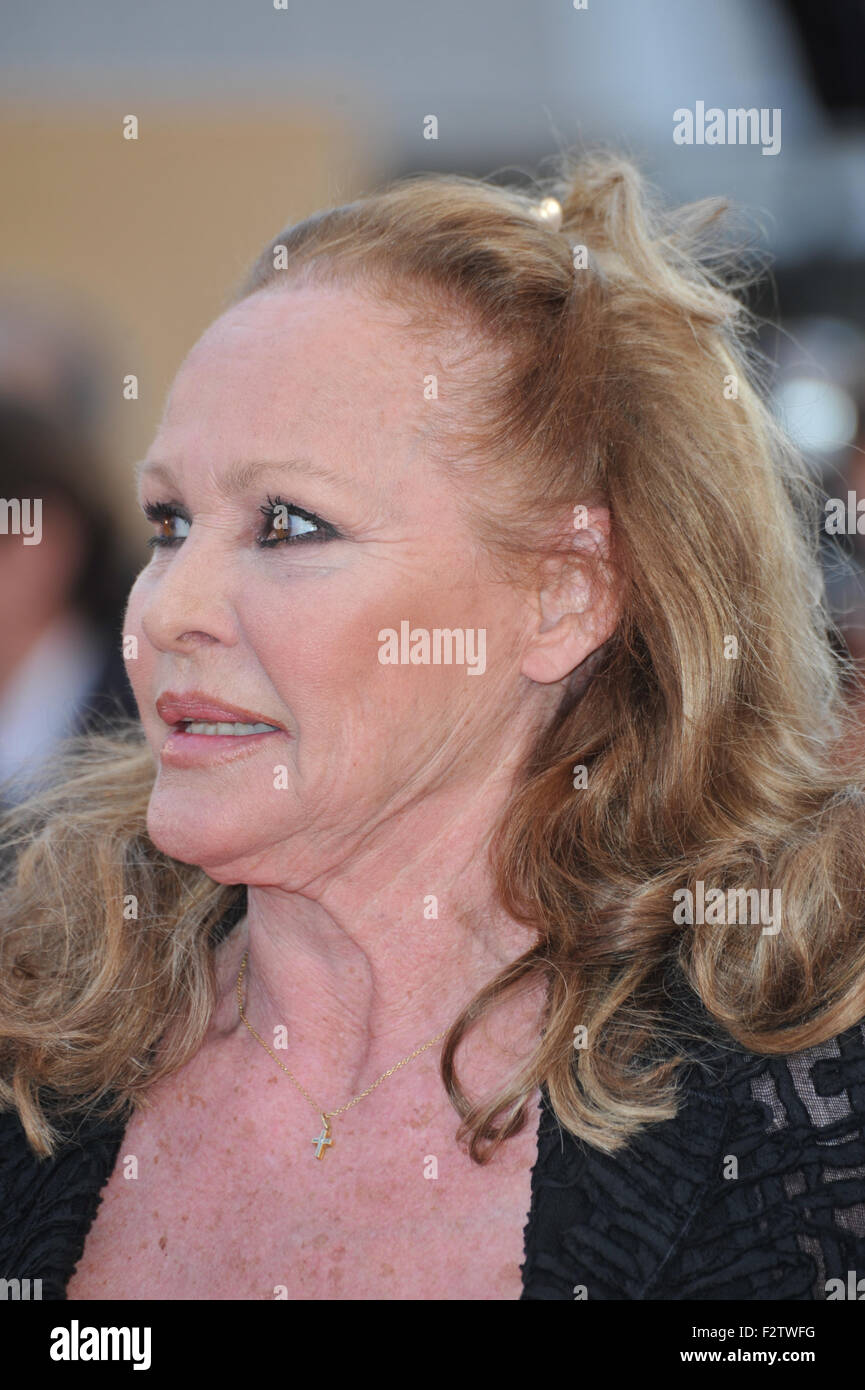 CANNES, Frankreich - 17. Mai 2010: Ursula Andress bei der Premiere von ...