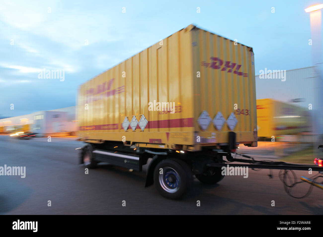 Verschwommen westeuropa wirtschaft horizontal dhl frachtzentrum ...